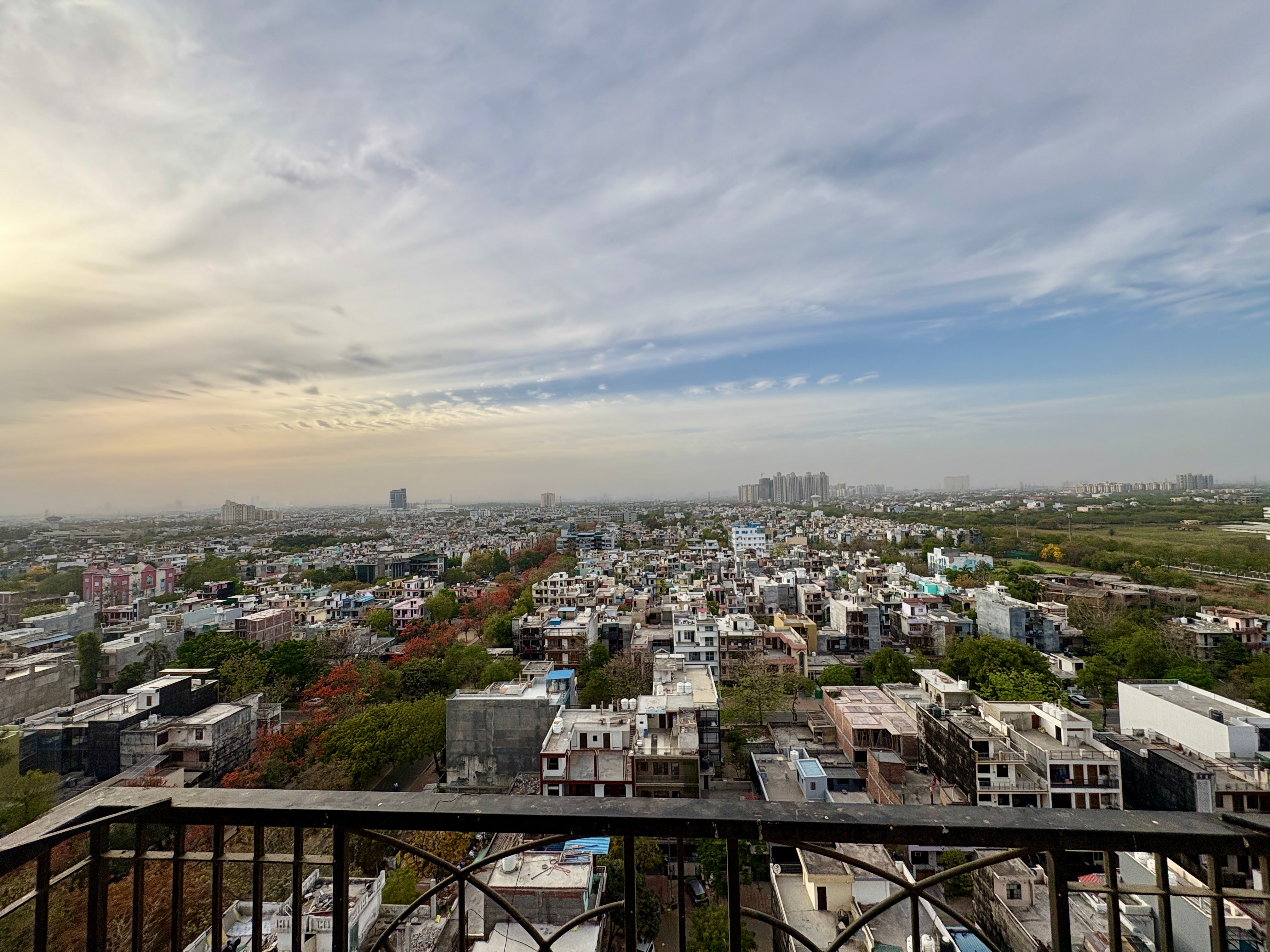 Ashish 𝗕𝗢𝗢𝗞 Noida Apartment