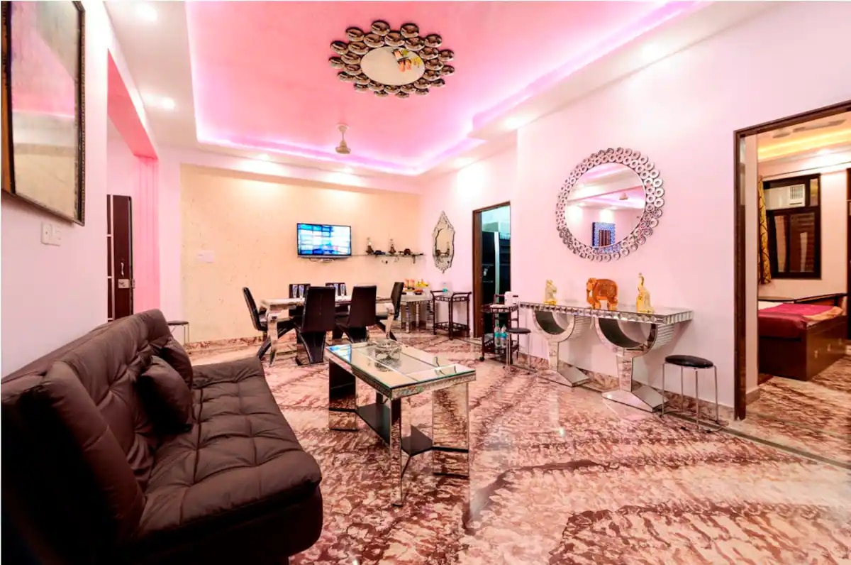 Rainbow Homestay Agra 𝗕𝗢𝗢𝗞 Agra Homestay