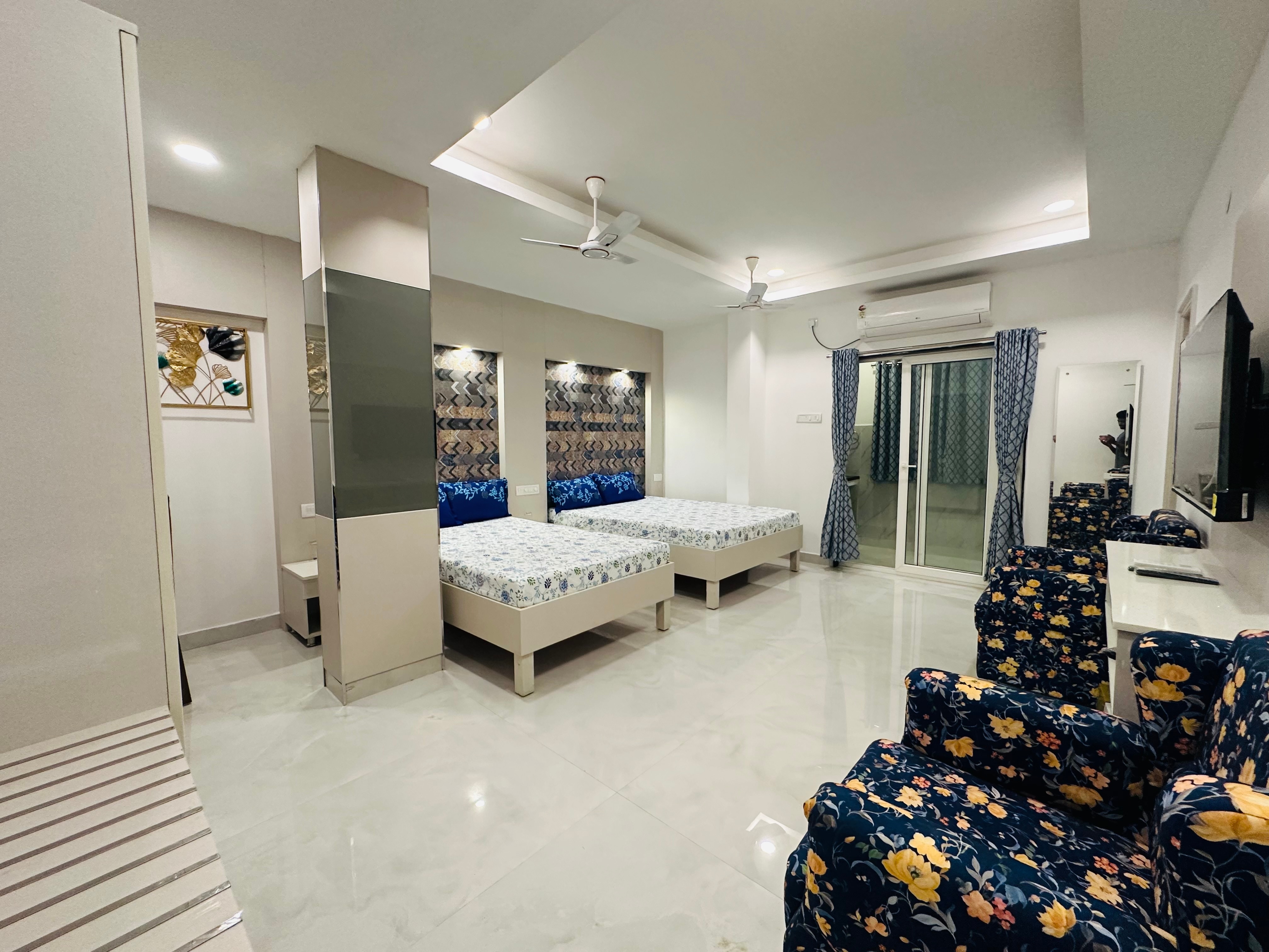 Care Suites - Greams Road 𝗕𝗢𝗢𝗞 Chennai Apartment