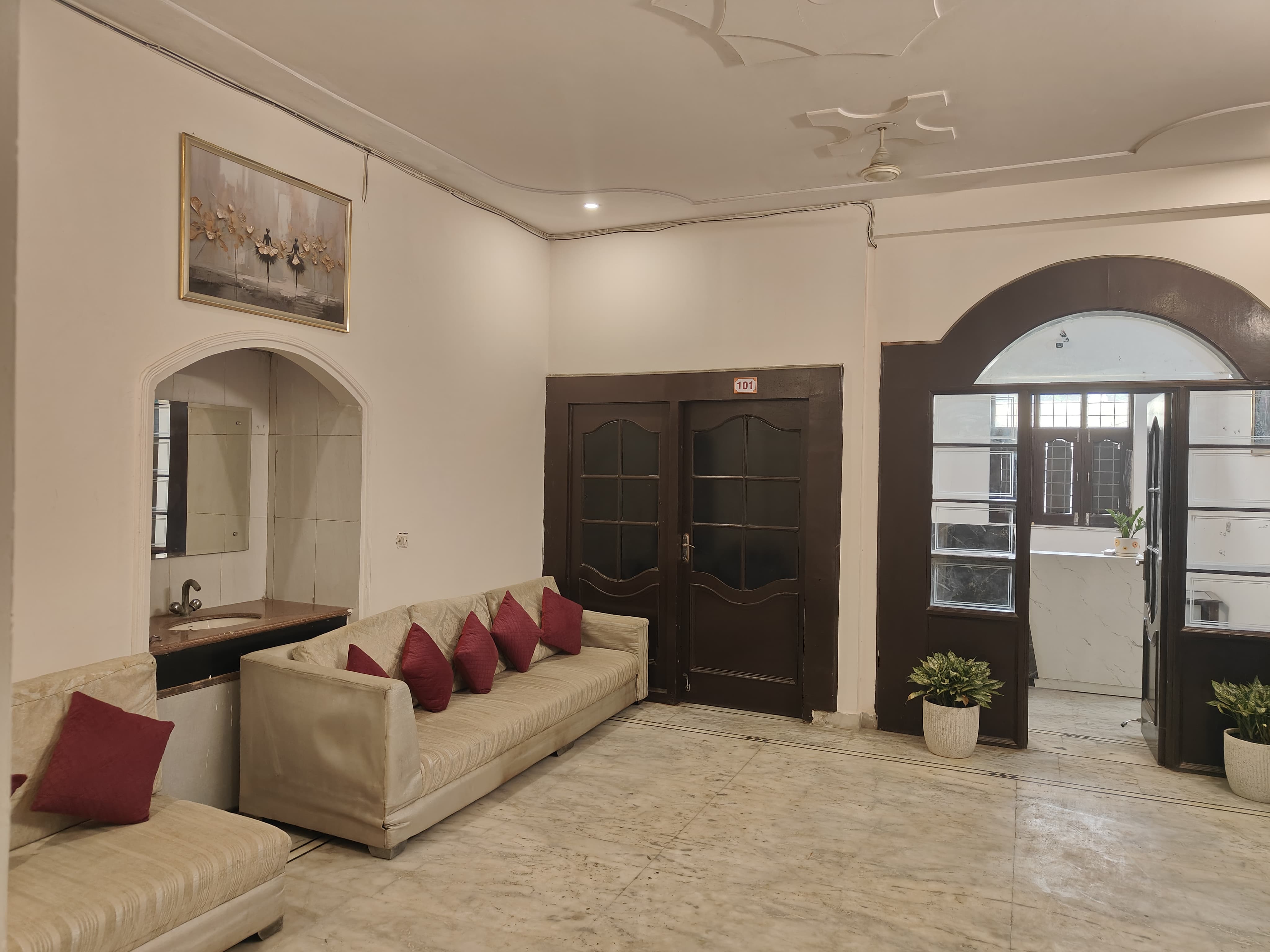 Maira Retreat 𝗕𝗢𝗢𝗞 Faridabad Guest House