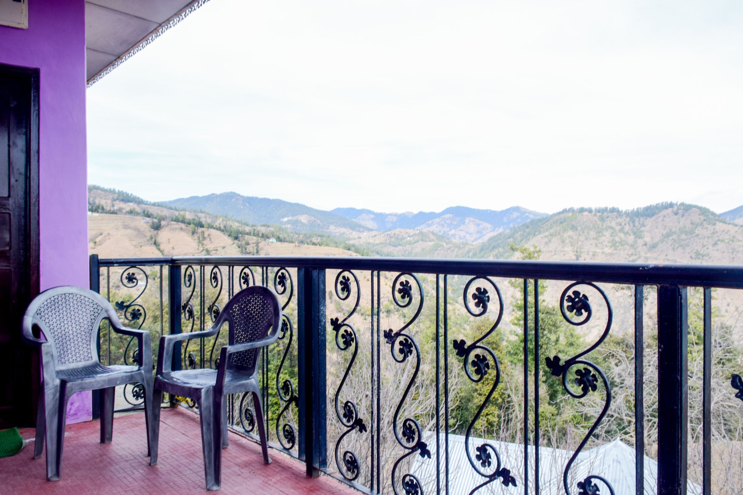 Snow Trail Resort by GilGo 𝗕𝗢𝗢𝗞 Chail Cottage