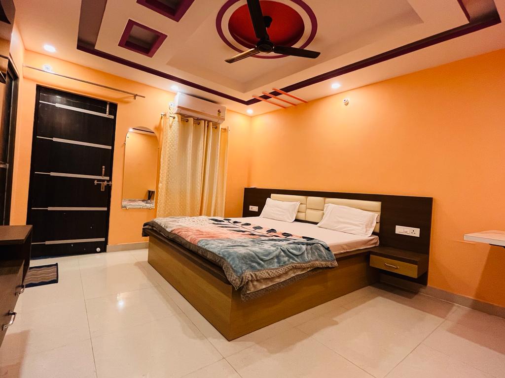 New Raghukul Loung 𝗕𝗢𝗢𝗞 Ayodhya Hotel