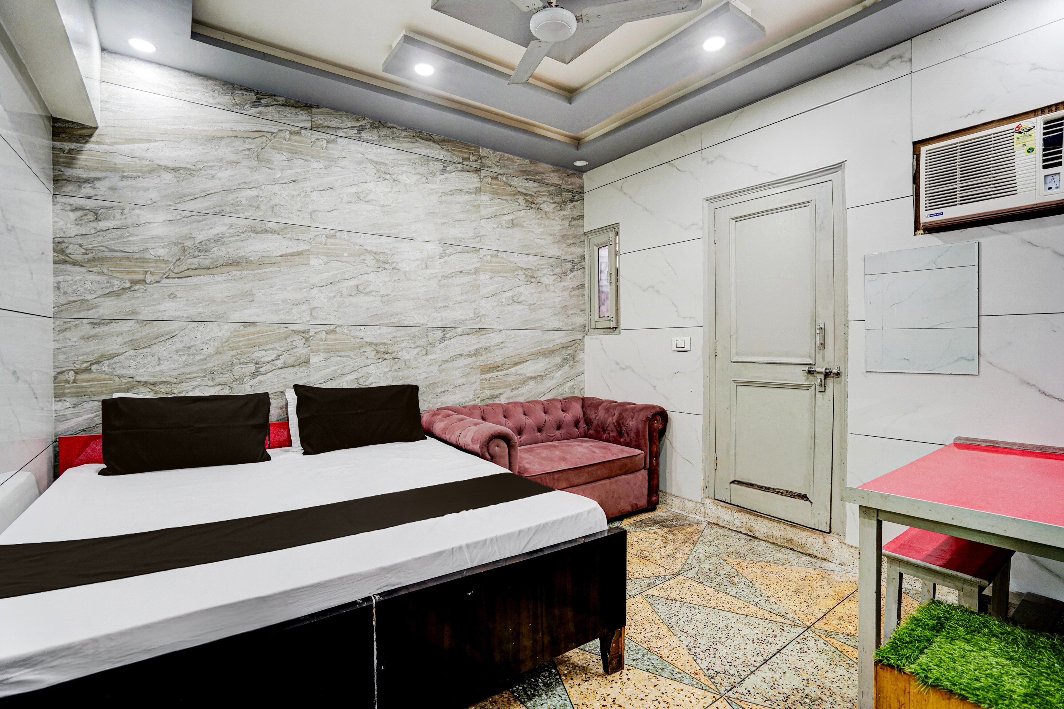 Hotel O ANANT ONE HOTEL AND BANQUETS Ghaziabad - Reviews, Photos & Offer