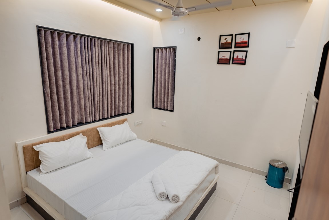 Hotel Ayodhya virpur 𝗕𝗢𝗢𝗞 Jetpur Hotel