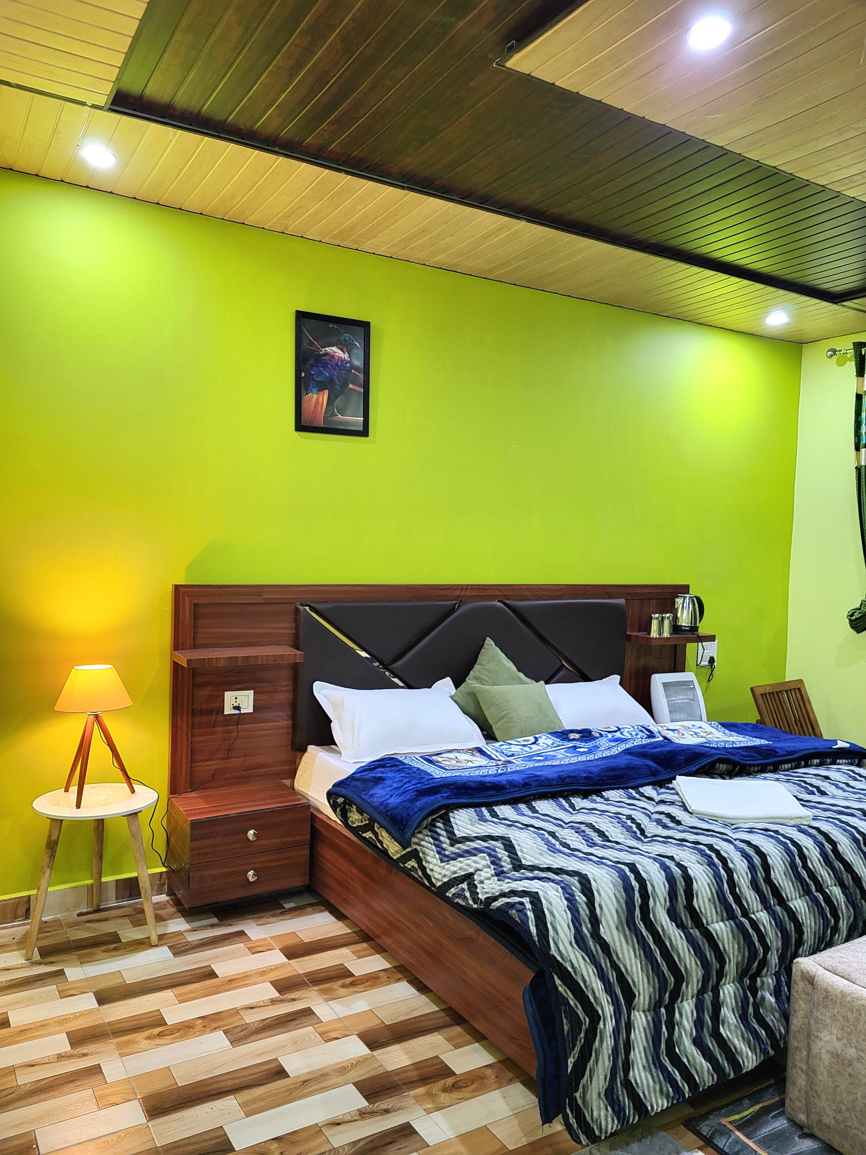 Hanging Glacier 𝗕𝗢𝗢𝗞 Joshimath Homestay