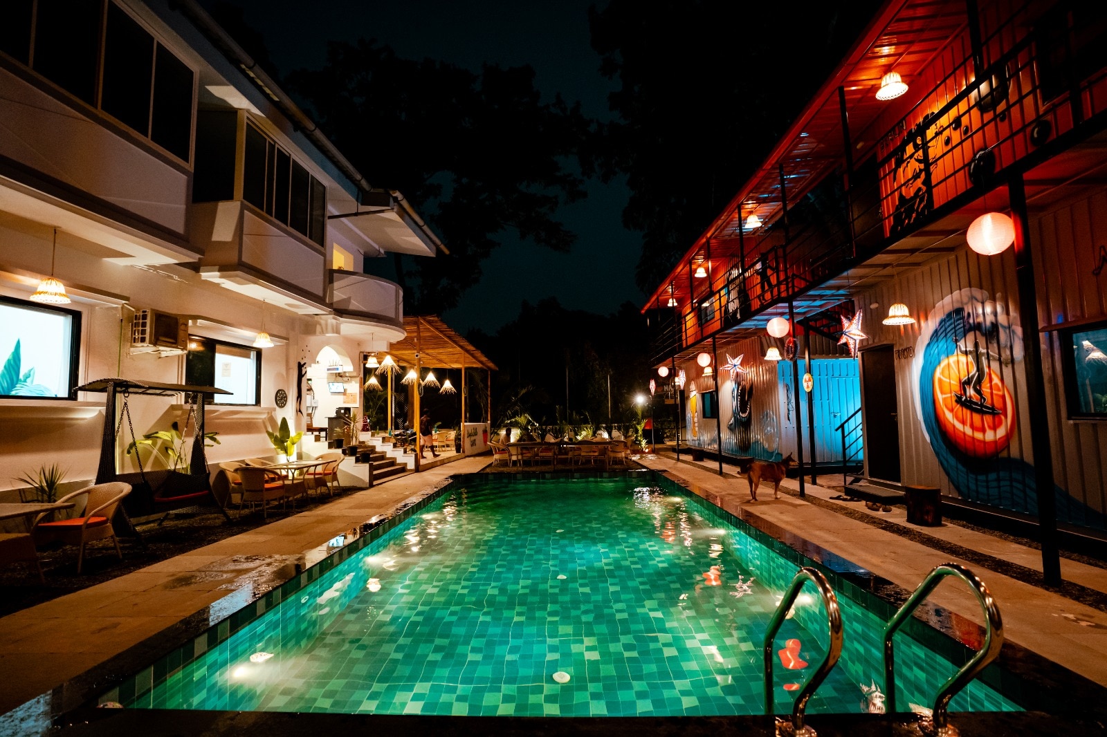 Half Orange Party Hostel by Pool side. 𝗕𝗢𝗢𝗞 Goa Hostel