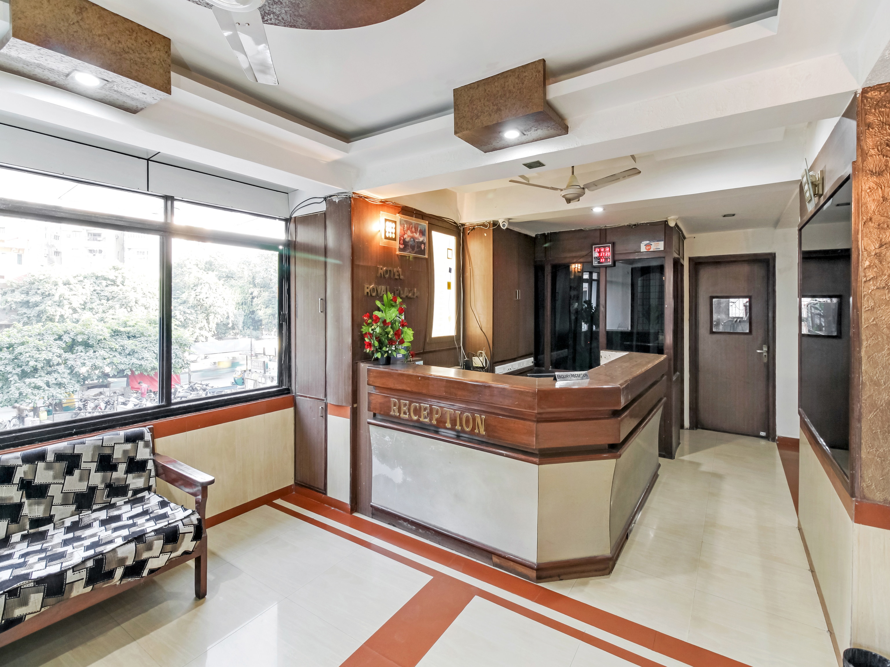 Hotel Royal Plaza(Paldi) 𝗕𝗢𝗢𝗞 Ahmedabad Hotel