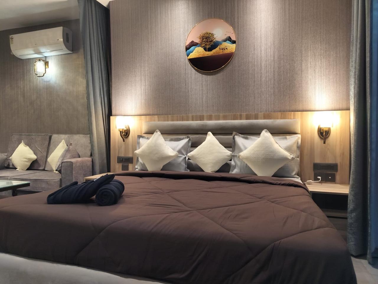 Comfort cove 𝗕𝗢𝗢𝗞 Greater Noida Homestay