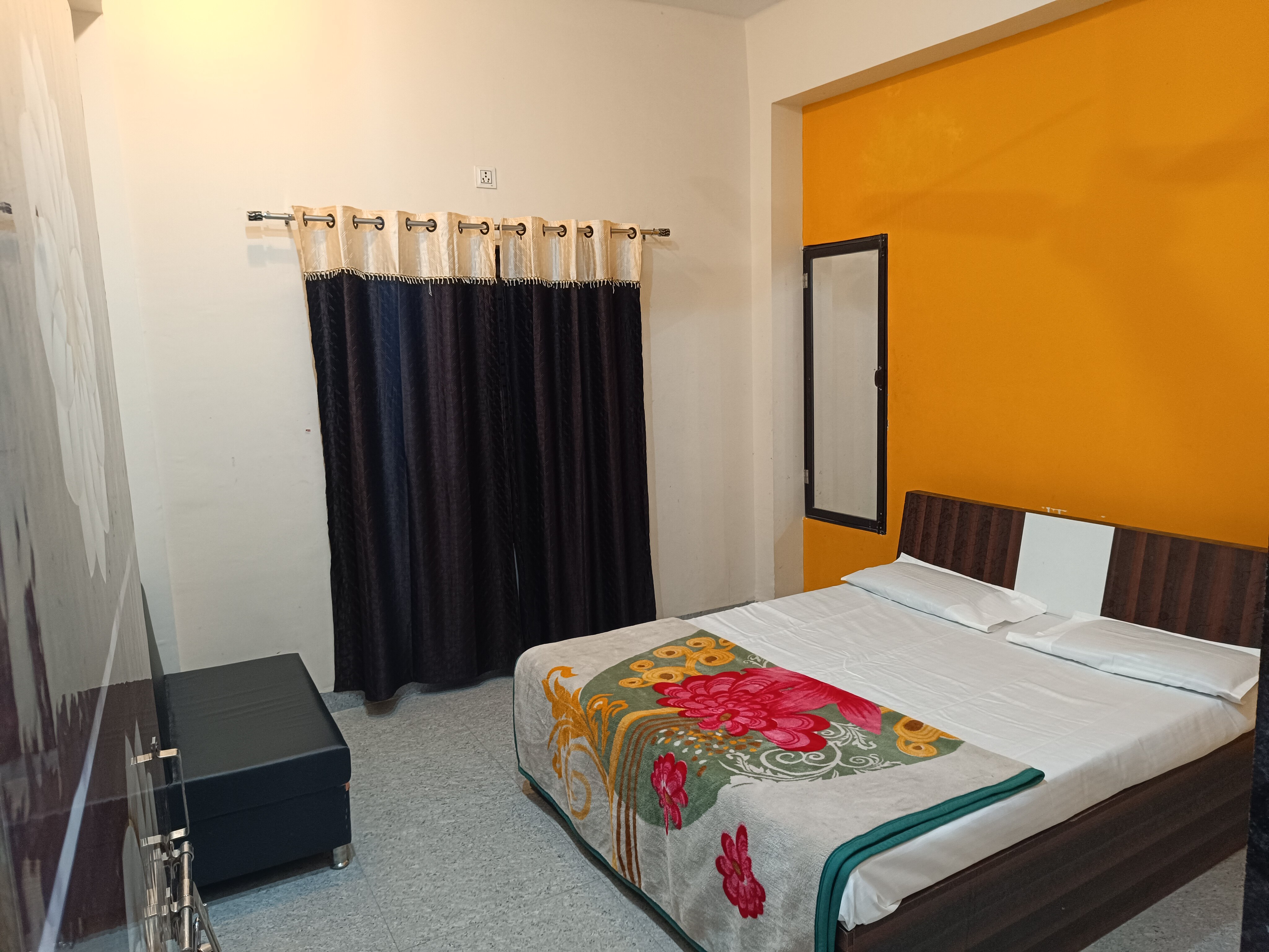 Mahakal hotel and restaurant 𝗕𝗢𝗢𝗞 Sehore Hotel
