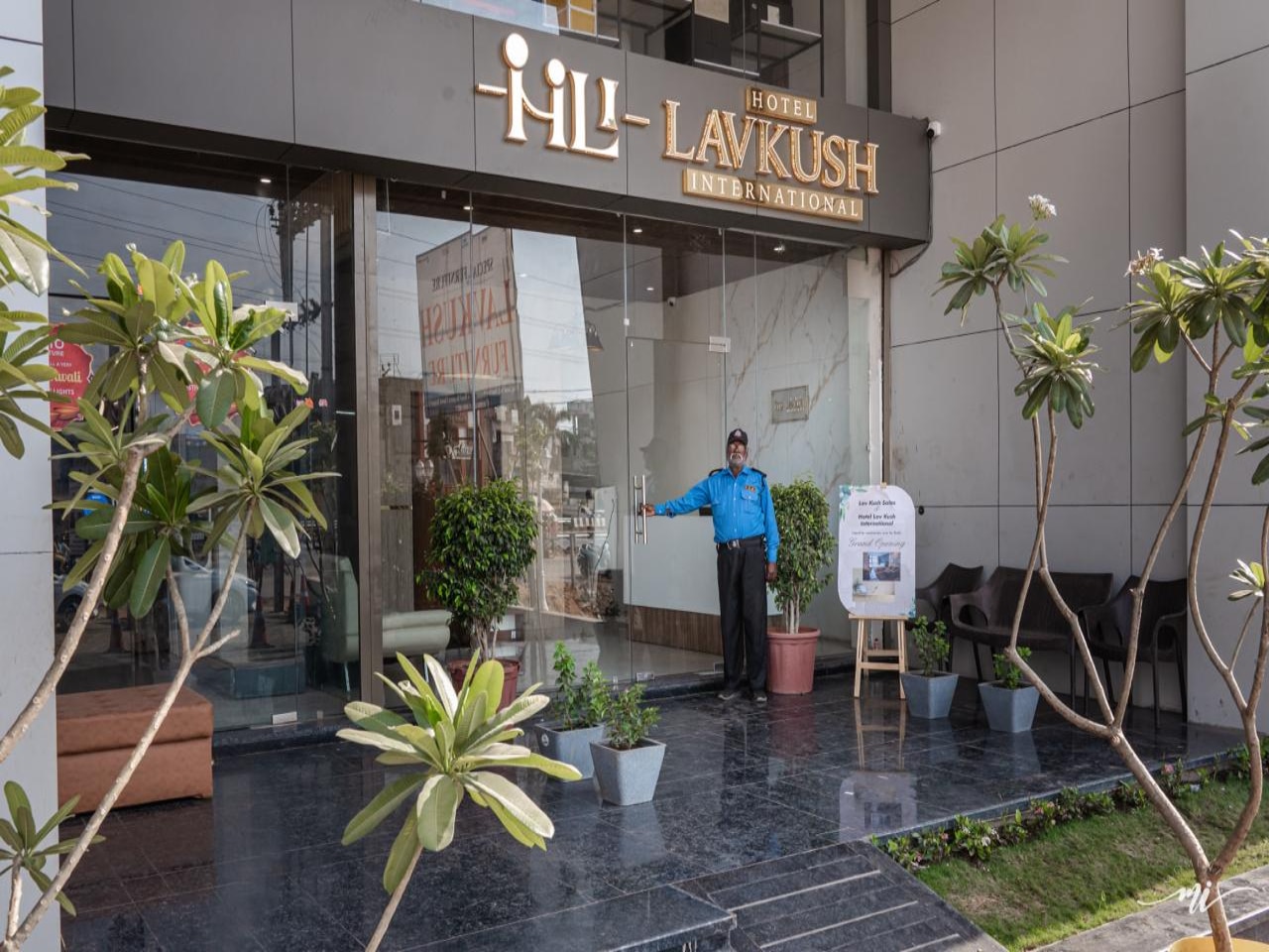 Hotel Lavkush International 𝗕𝗢𝗢𝗞 Raipur, Chhattisgarh Hotel