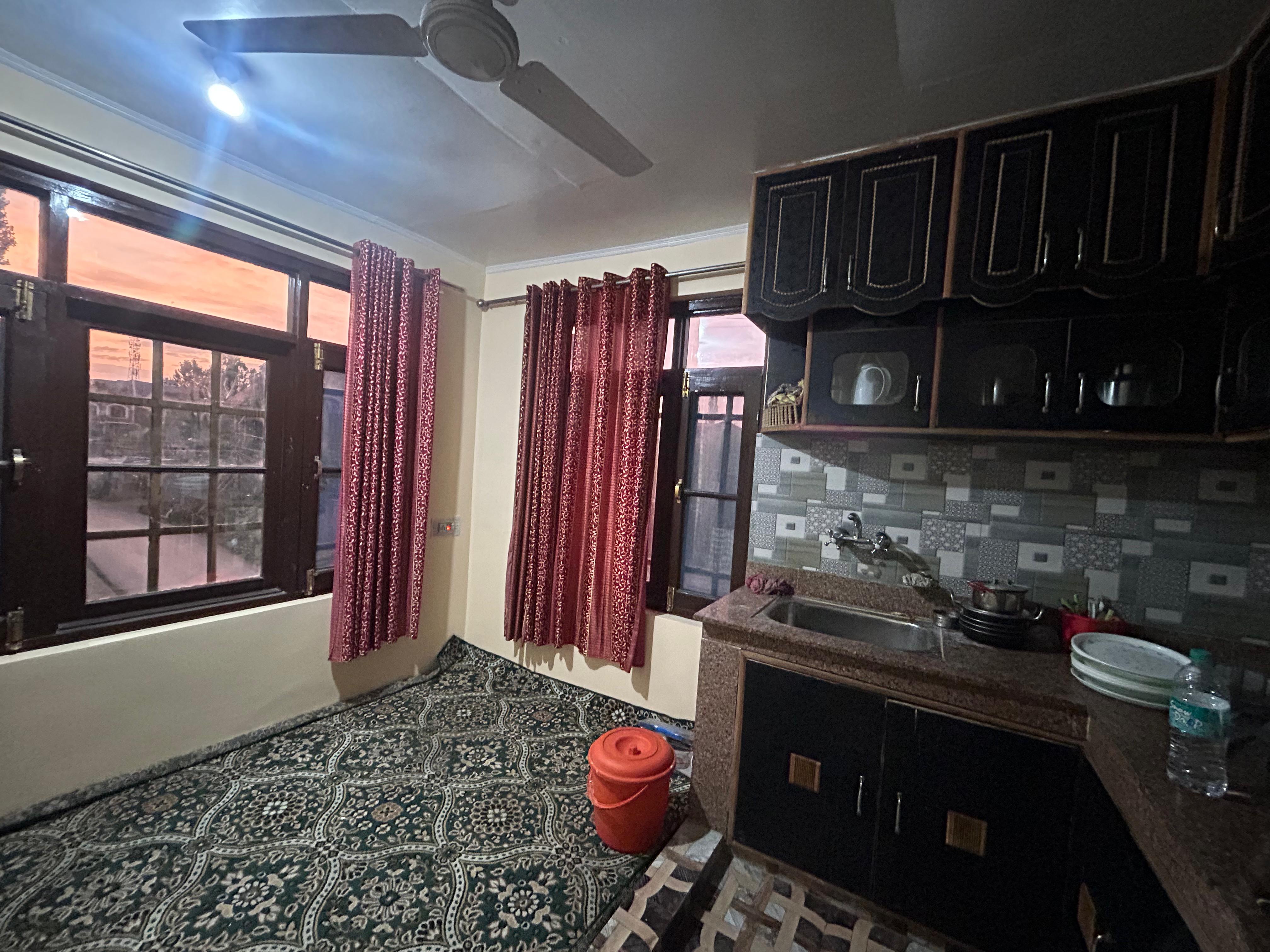 The humble Abode 𝗕𝗢𝗢𝗞 Srinagar Homestay