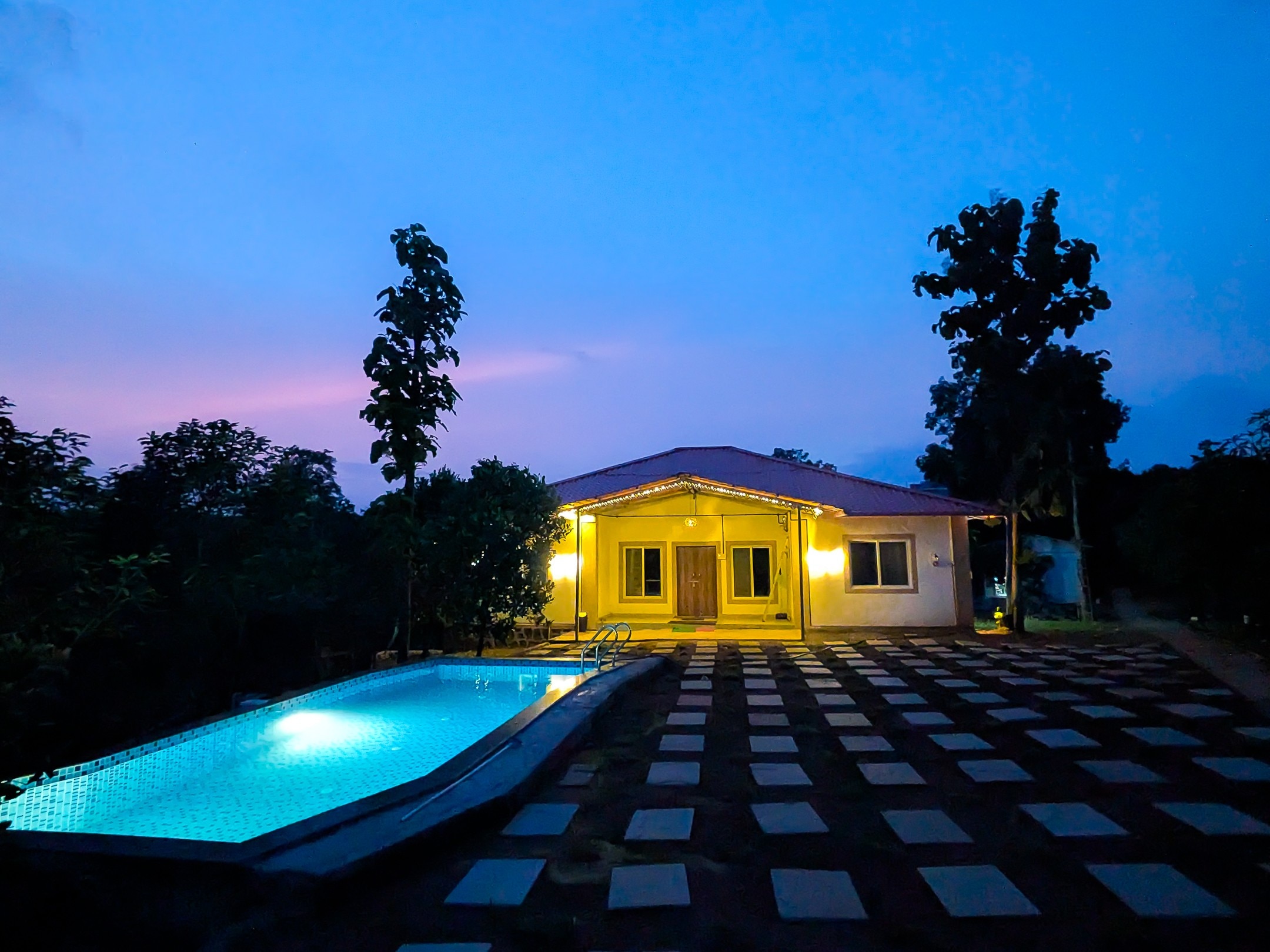 Farm Tales-4BR villa w/ Private pool near Mumbai 𝗕𝗢𝗢𝗞 Wada Villa