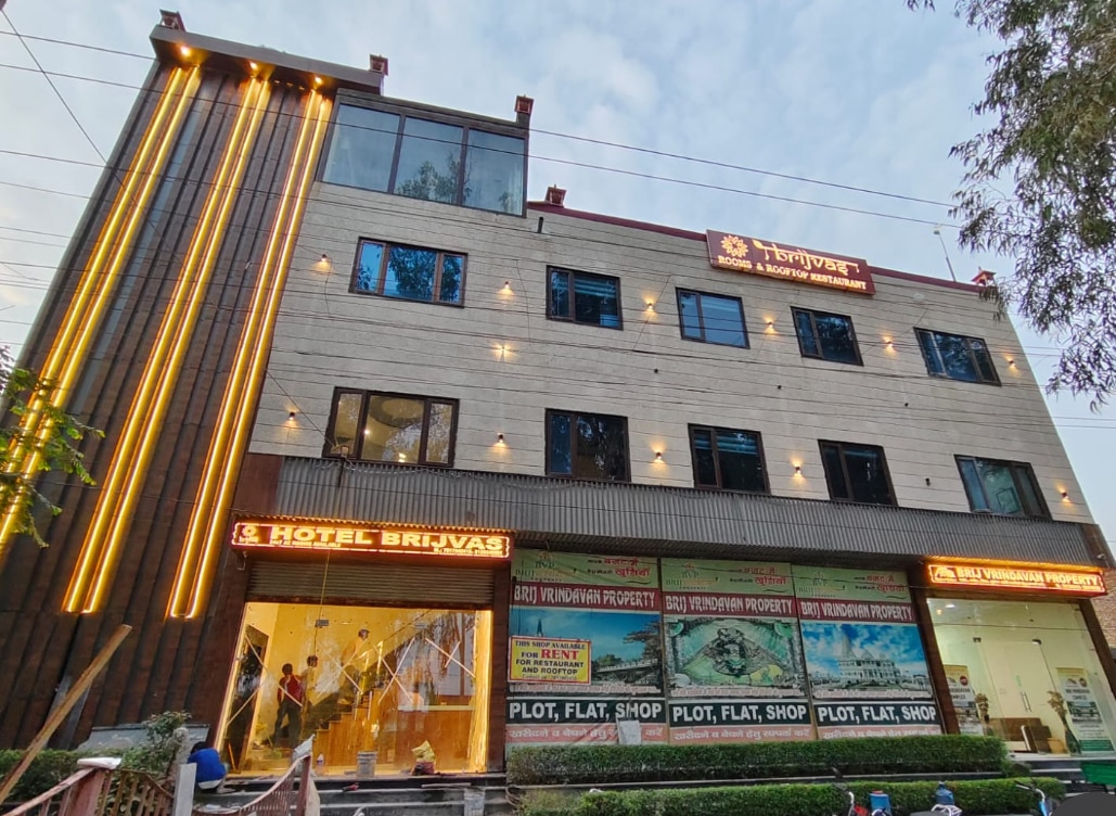 Hotel Brij Vas - Near Prem Manidr 𝗕𝗢𝗢𝗞 Vrindavan Hotel