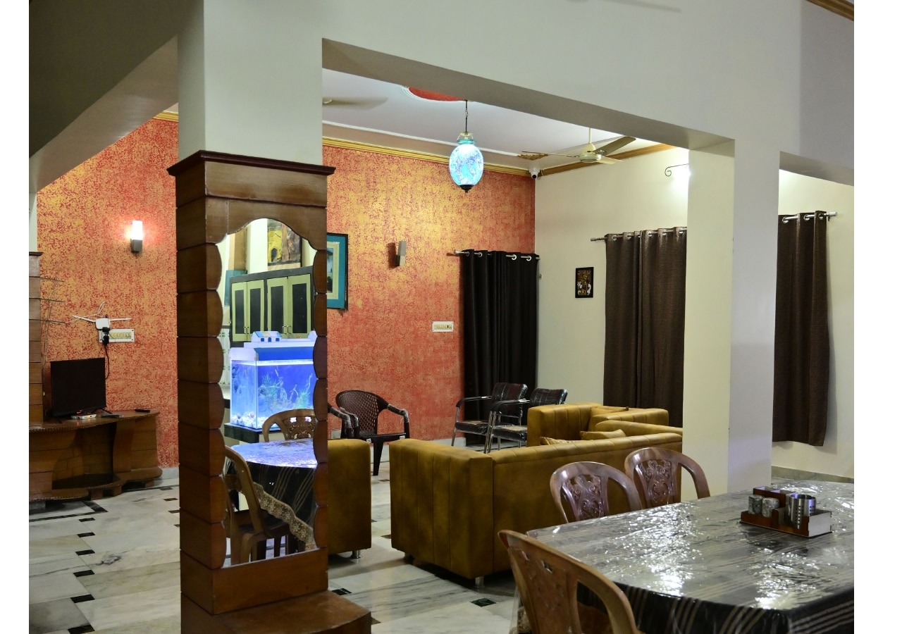 Sharan Homestay 𝗕𝗢𝗢𝗞 Ayodhya Homestay