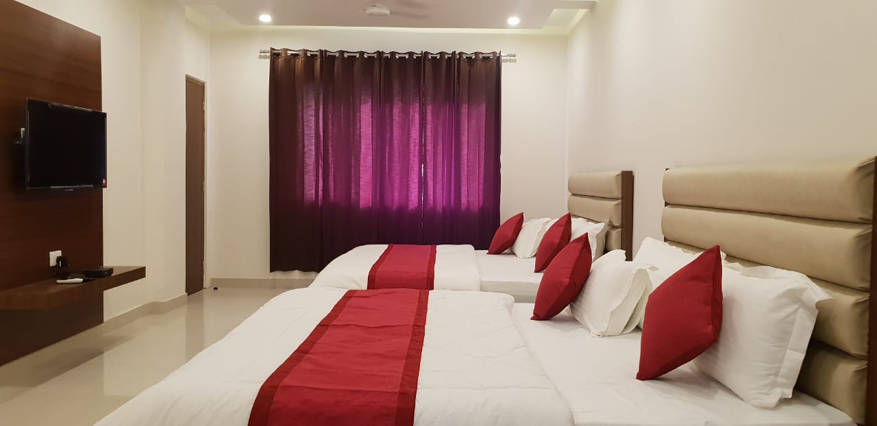 Hotel Aakash Residency 𝗕𝗢𝗢𝗞 Dehradun Guest House