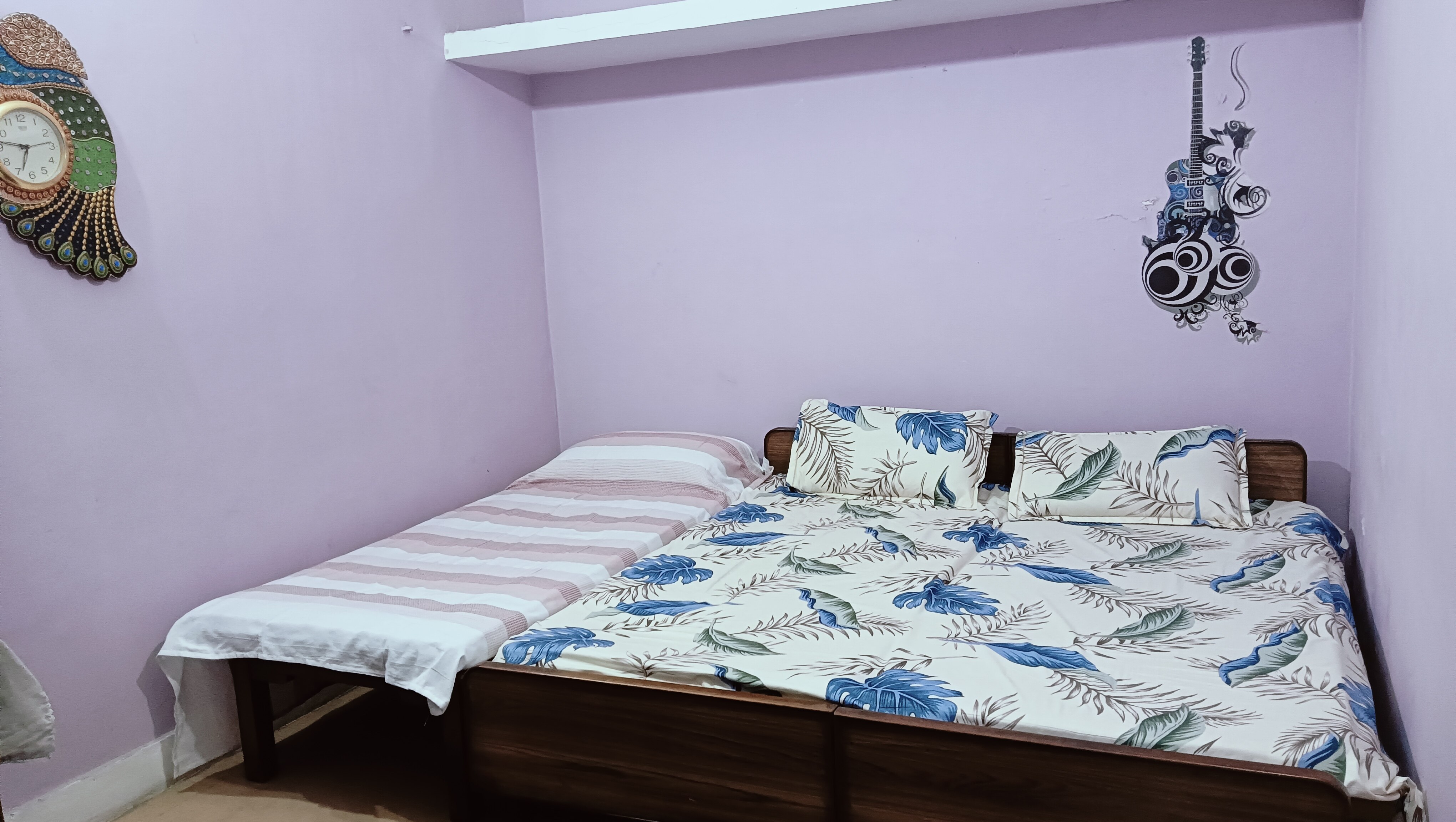 2 Large rooms in a Homestay 𝗕𝗢𝗢𝗞 Lucknow Homestay