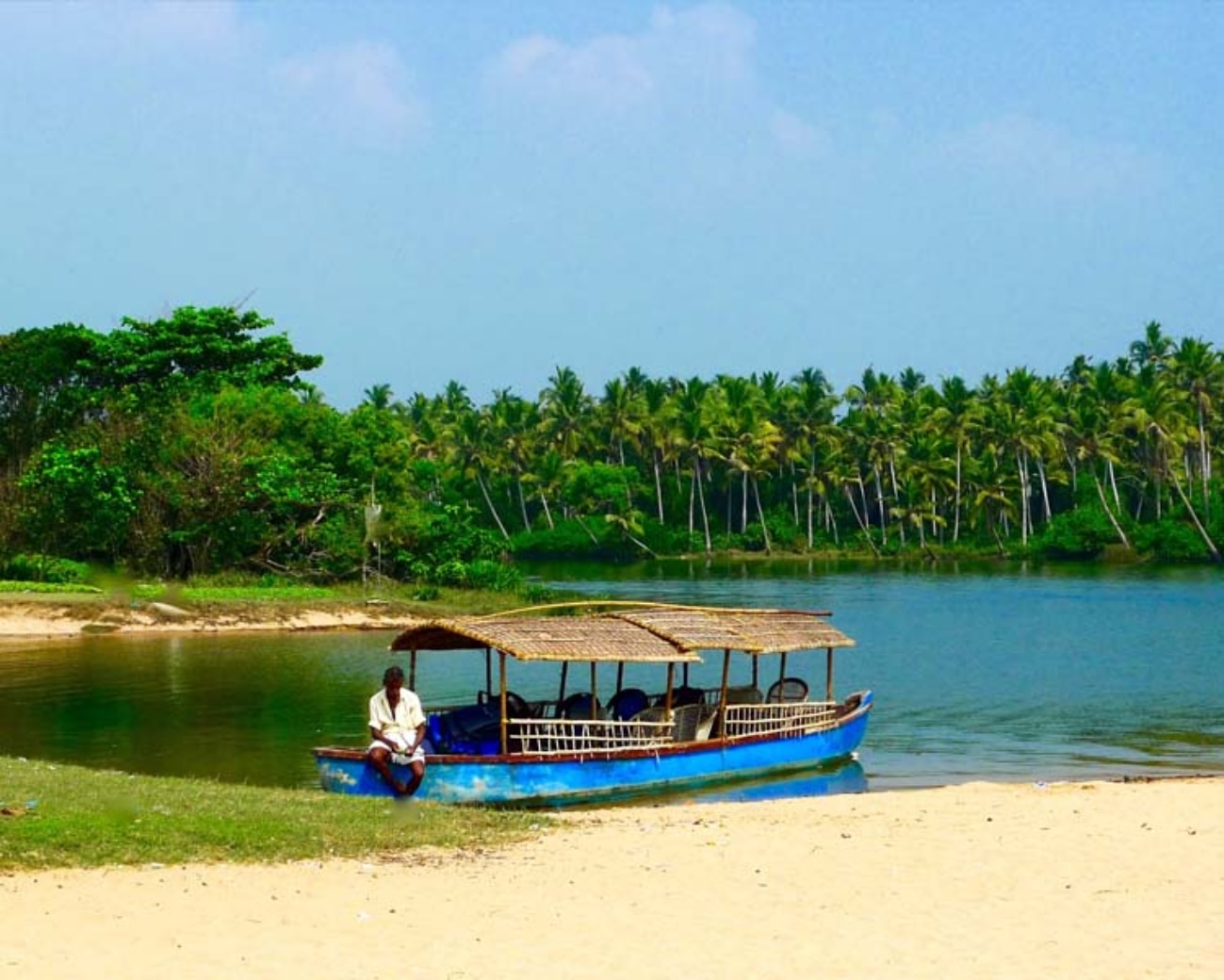 WHISPERING KERA 𝗕𝗢𝗢𝗞 Kovalam and Poovar Homestay