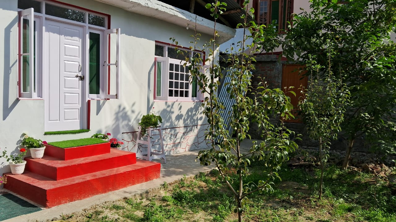 rOoh 𝗕𝗢𝗢𝗞 Srinagar Homestay