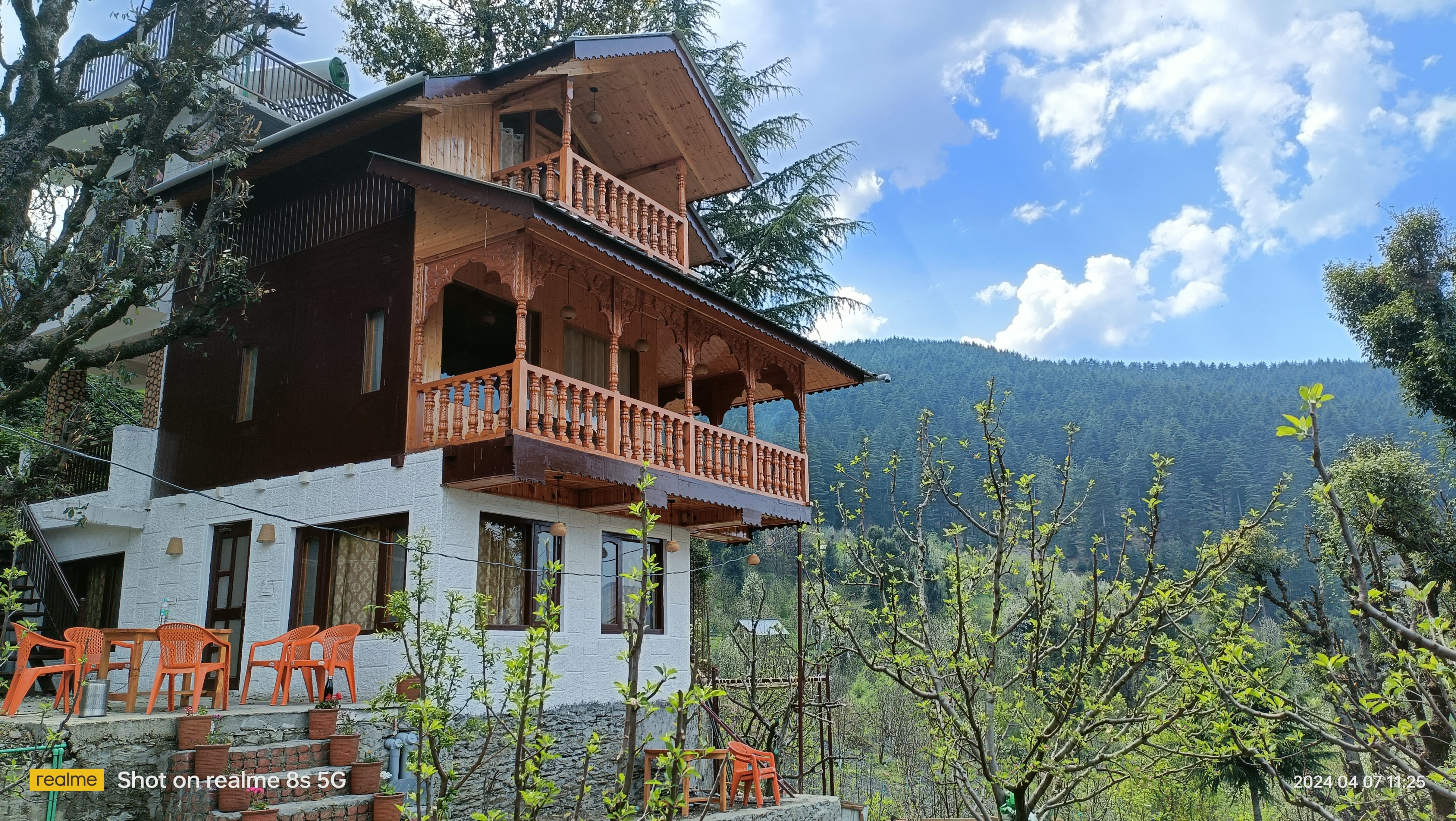 Rooms of Narayana Tree Cottage - Tree house in Kasol