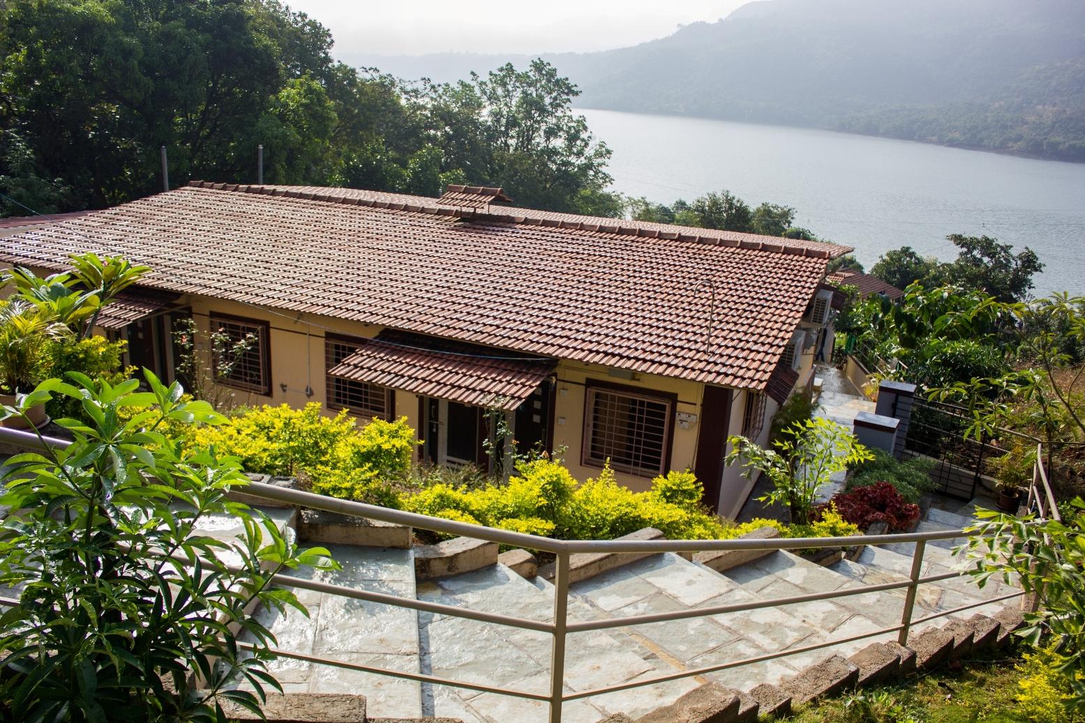 Double Bedroom With Lakeview 𝗕𝗢𝗢𝗞 Lavasa Homestay