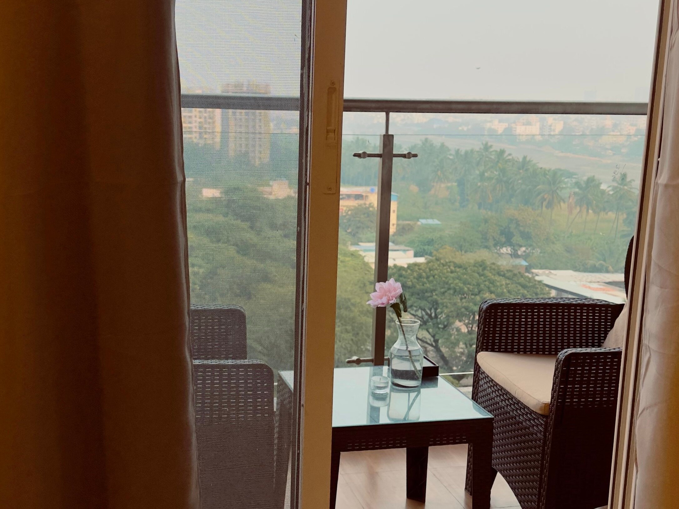 SMART Automated Studio | New Kalyani Ngr 𝗕𝗢𝗢𝗞 Pune Homestay