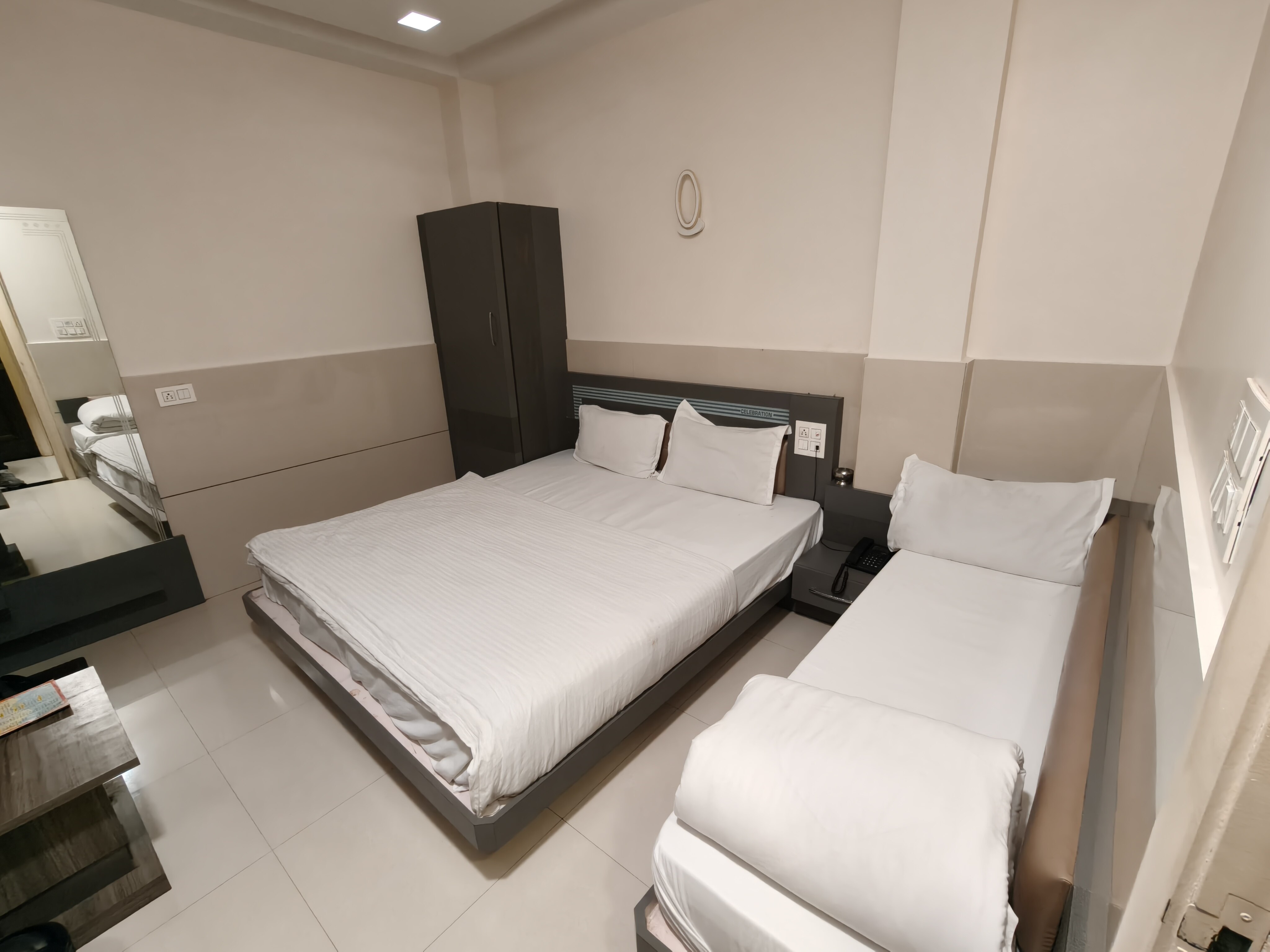 Hotel celebration residency 𝗕𝗢𝗢𝗞 Jaora Villa