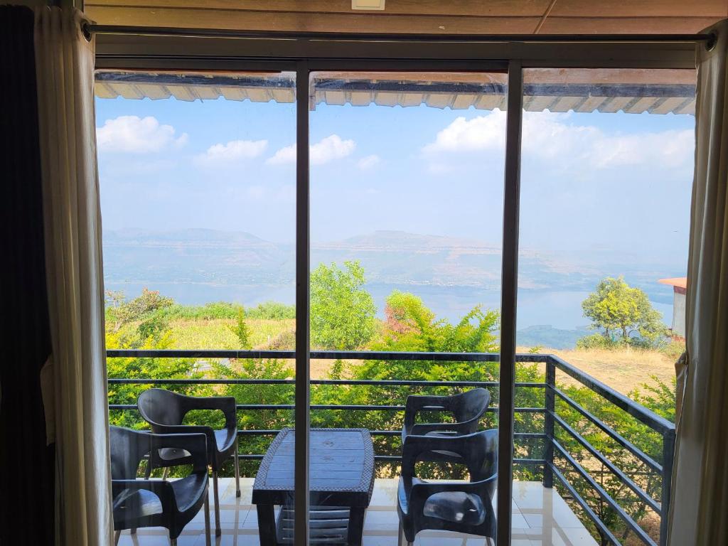 Vayu Resort Satara 𝗕𝗢𝗢𝗞 Satara Resort