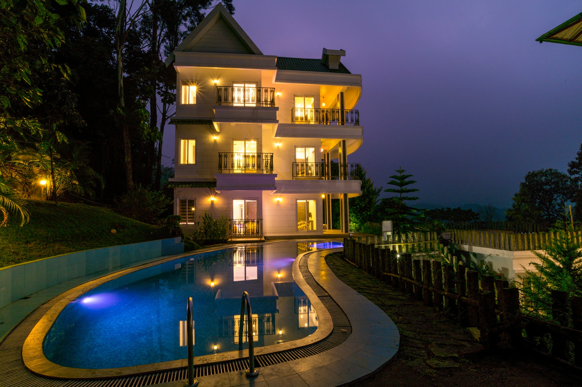 The Heights Munnar 𝗕𝗢𝗢𝗞 Munnar Resort
