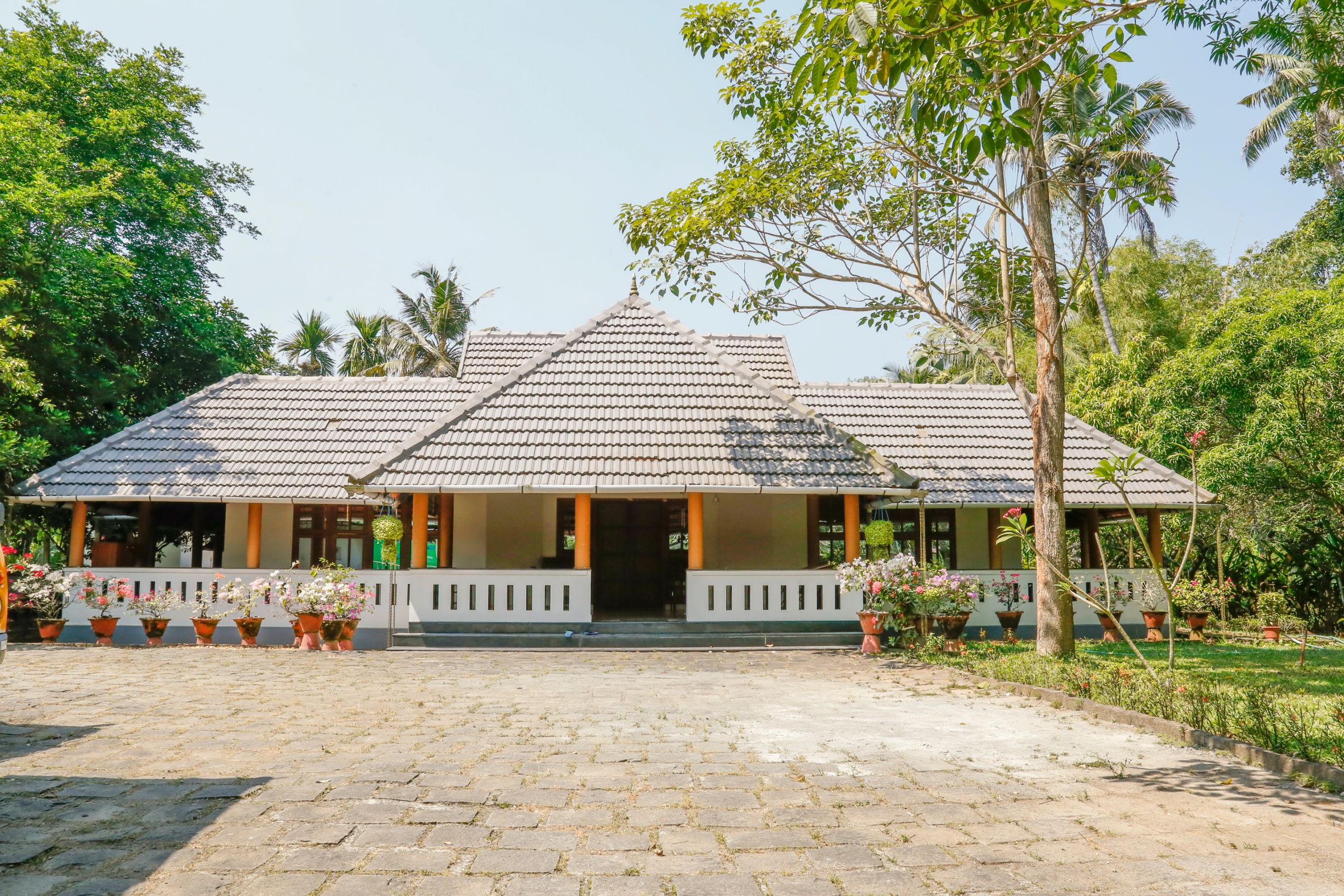 Waves & Shores | 3 BHK Garden Villa 𝗕𝗢𝗢𝗞 Cochin Villa