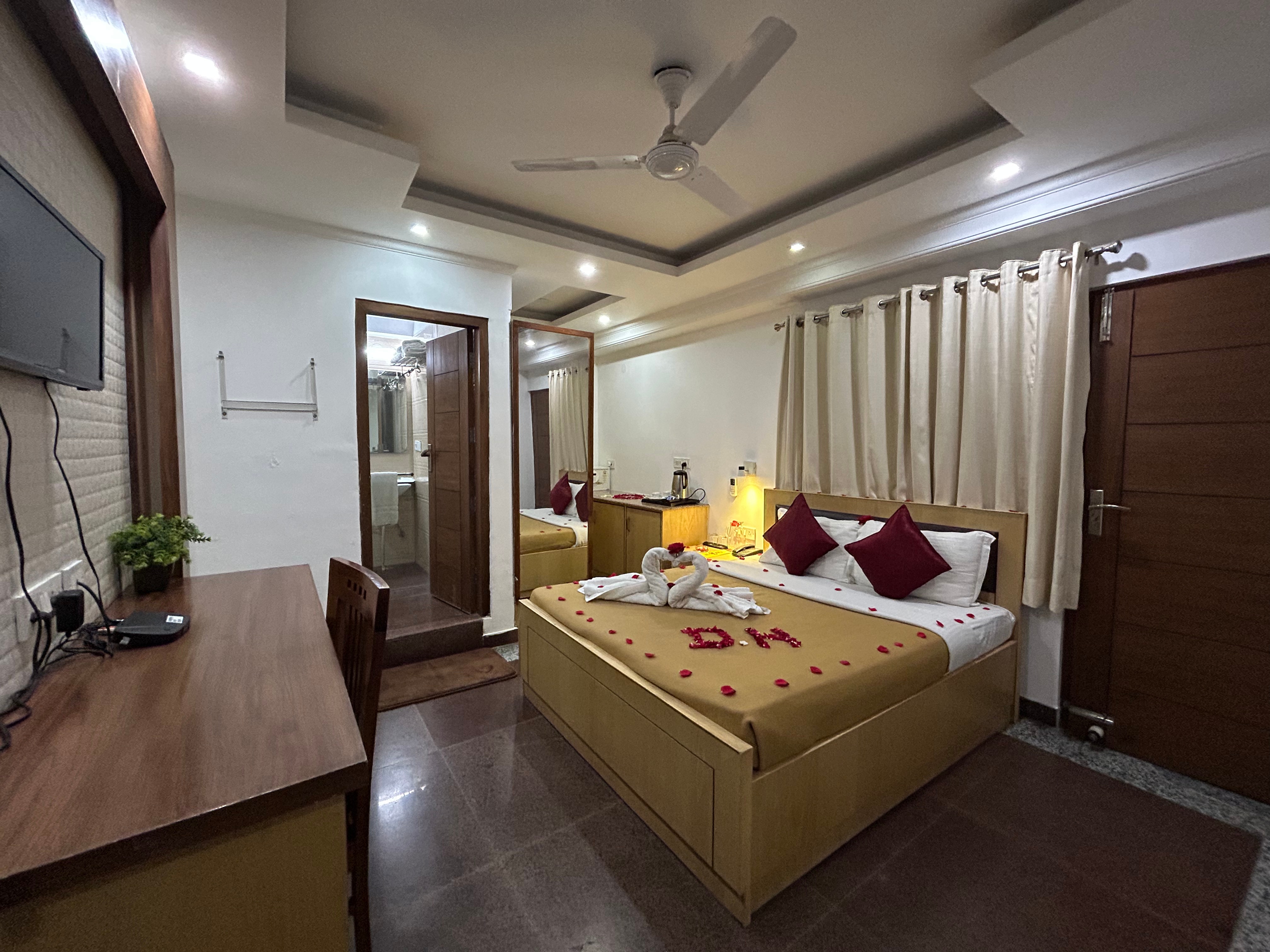 Hotel DH 𝗕𝗢𝗢𝗞 Dharamshala Hotel