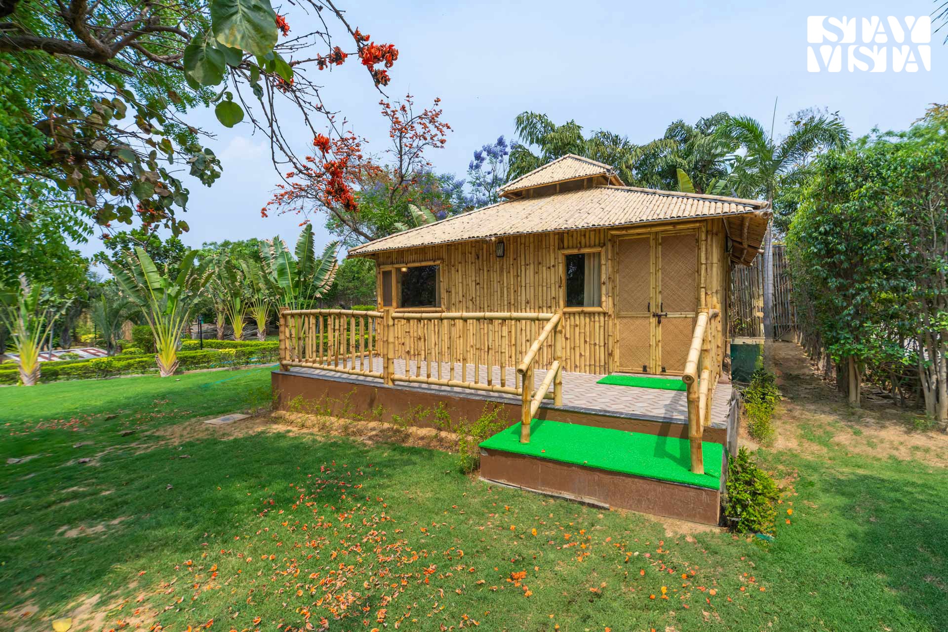 StayVista at Bamboo Cottage @ Maple Farms 𝗕𝗢𝗢𝗞 Sohna Farm House