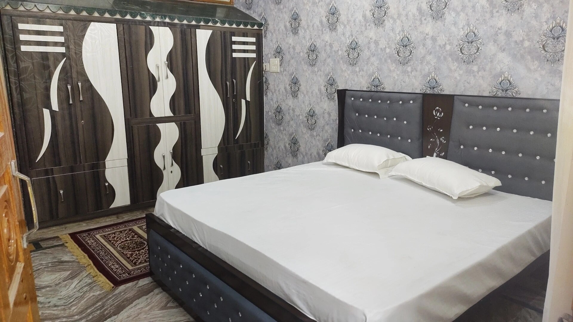 Pinaki Paying Guest House Varanasi - Reviews, Photos & Offer