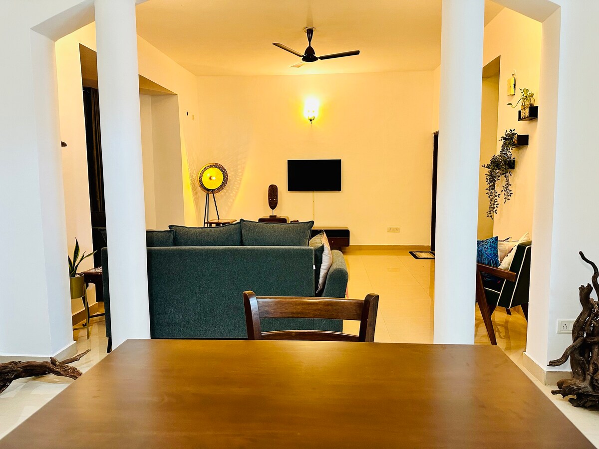 Villa Sapphire close to Baga with Pool 𝗕𝗢𝗢𝗞 Goa Villa