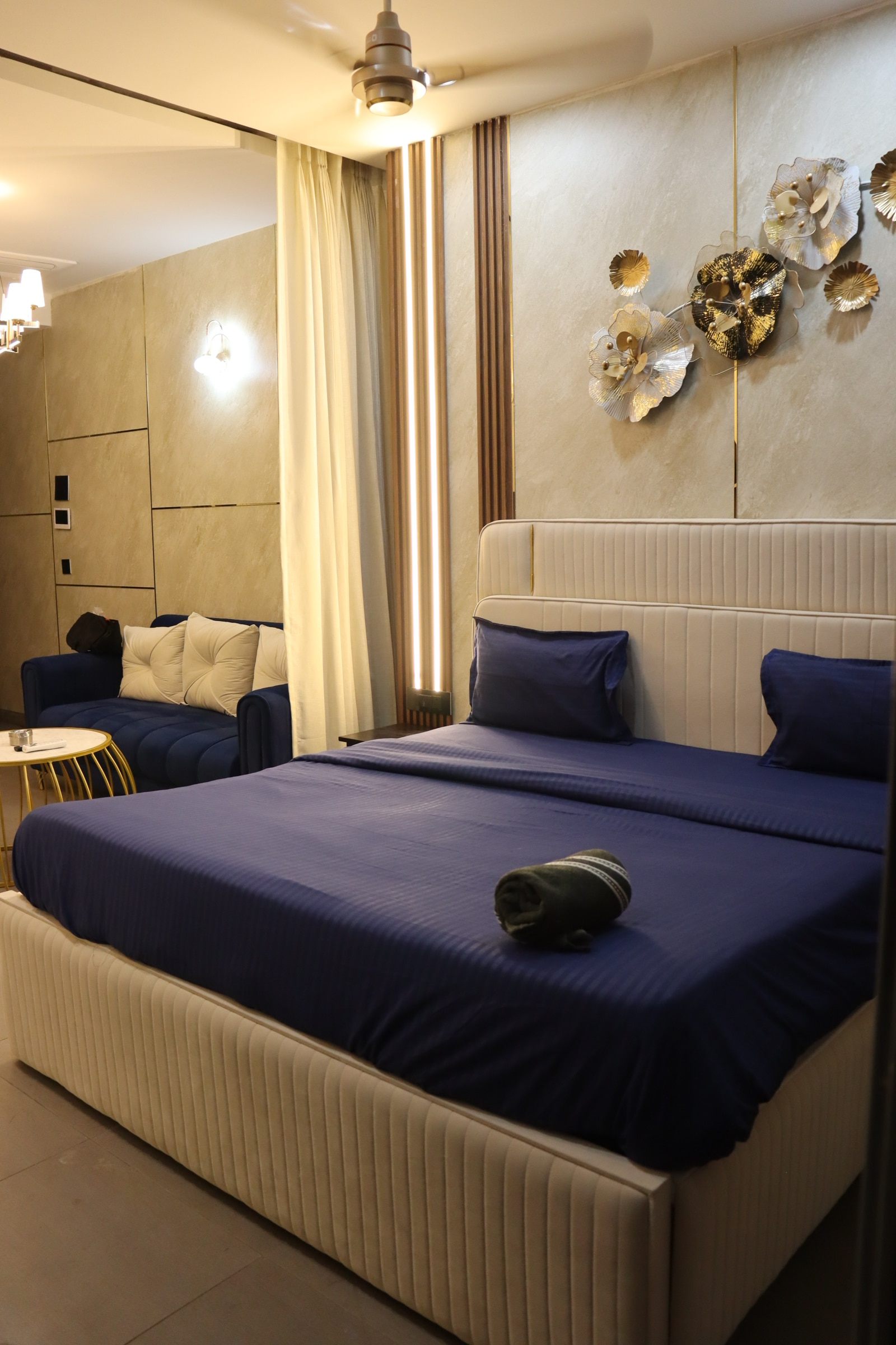 High Skyy inn Supernova 𝗕𝗢𝗢𝗞 Noida Apartment