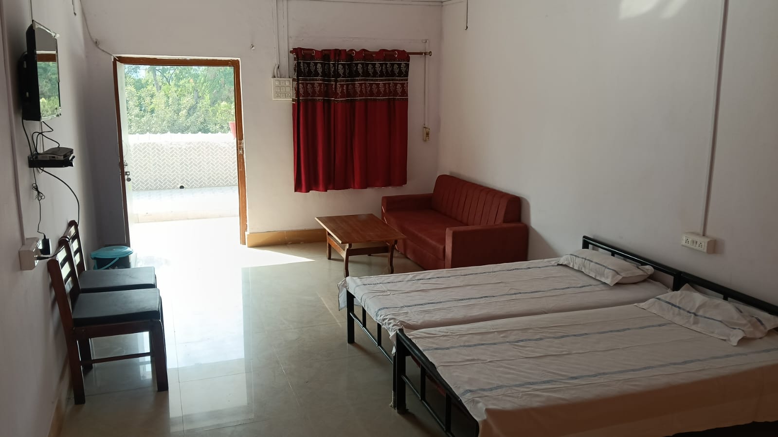 Retiring Rooms and Dormitory 𝗕𝗢𝗢𝗞 Rajkot Hotel