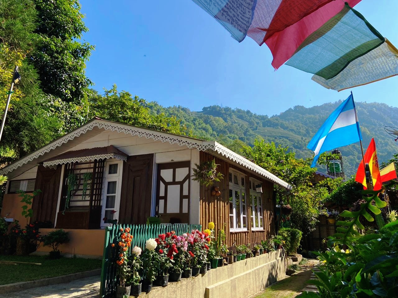 Travellers Homestay 𝗕𝗢𝗢𝗞 Darjeeling Homestay