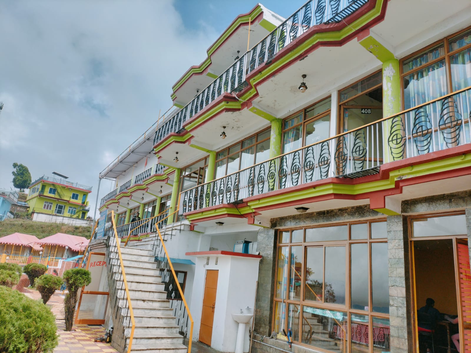 Hotel Snow View 𝗕𝗢𝗢𝗞 Dhanaulti Hotel