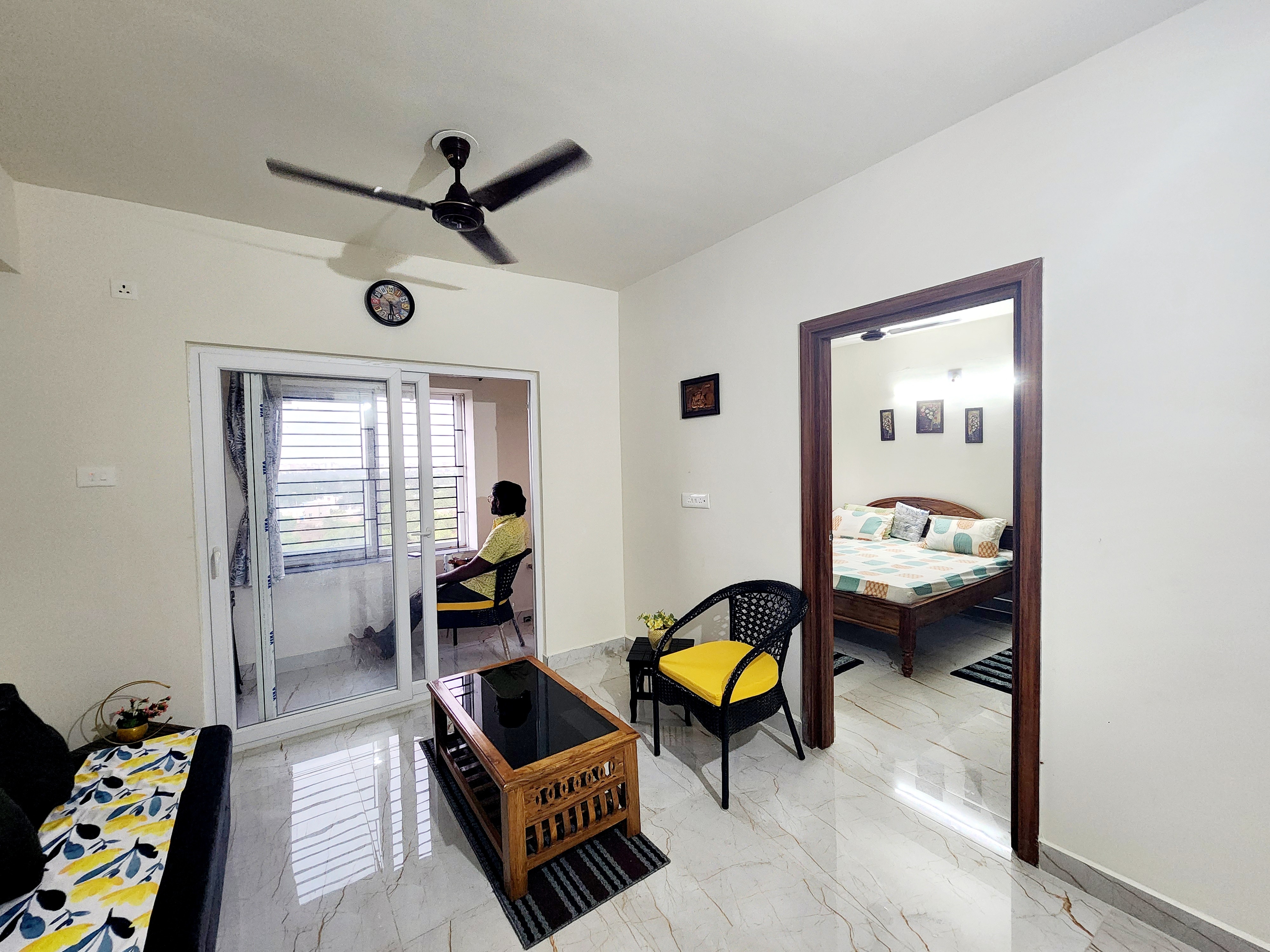 Large 1 BHK With Kitchenette 𝗕𝗢𝗢𝗞 Puri Apartment