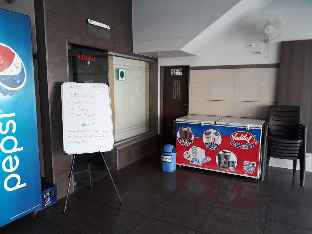 Hotel Way Wait 𝗕𝗢𝗢𝗞 Palsana Hotel