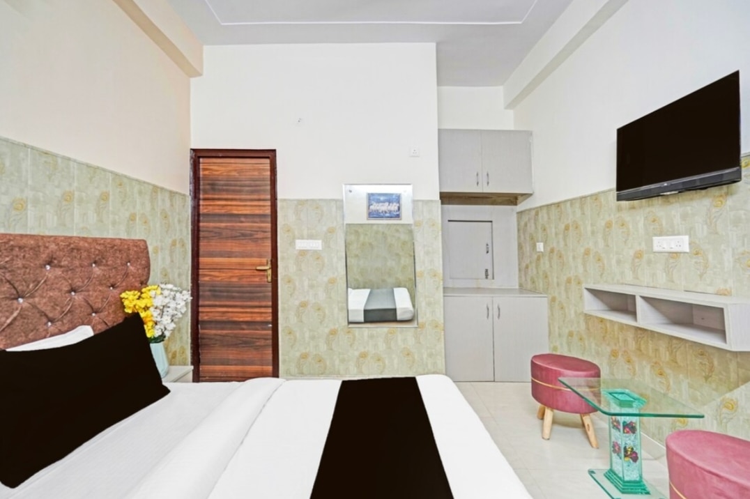 The velora suites 𝗕𝗢𝗢𝗞 Ghaziabad Villa