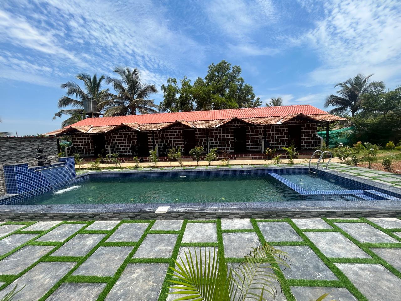 Peacock Inn Huts with Field view 𝗕𝗢𝗢𝗞 Goa Cottage