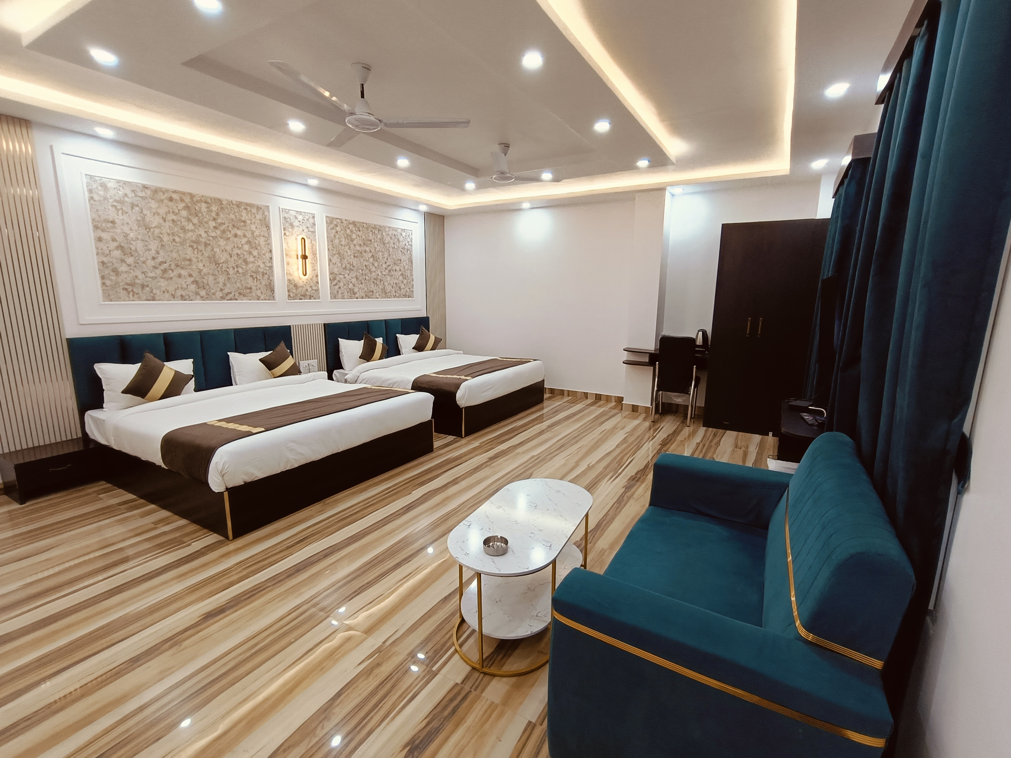 CELESTIAL INN 𝗕𝗢𝗢𝗞 Prayagraj Hotel