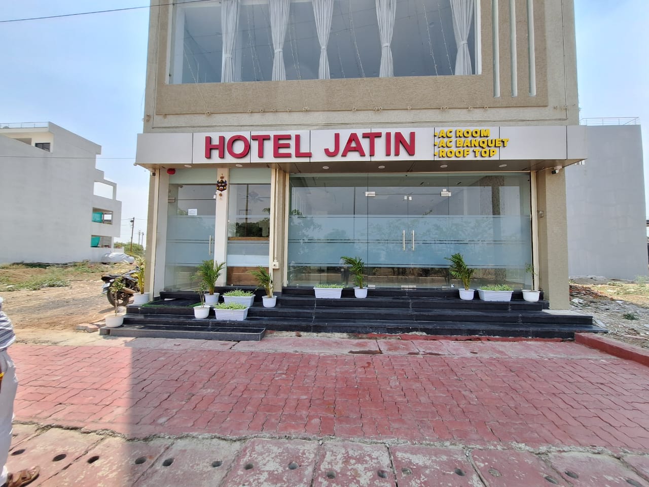 Hotel Jatin Bhopal 𝗕𝗢𝗢𝗞 Bhopal Hotel