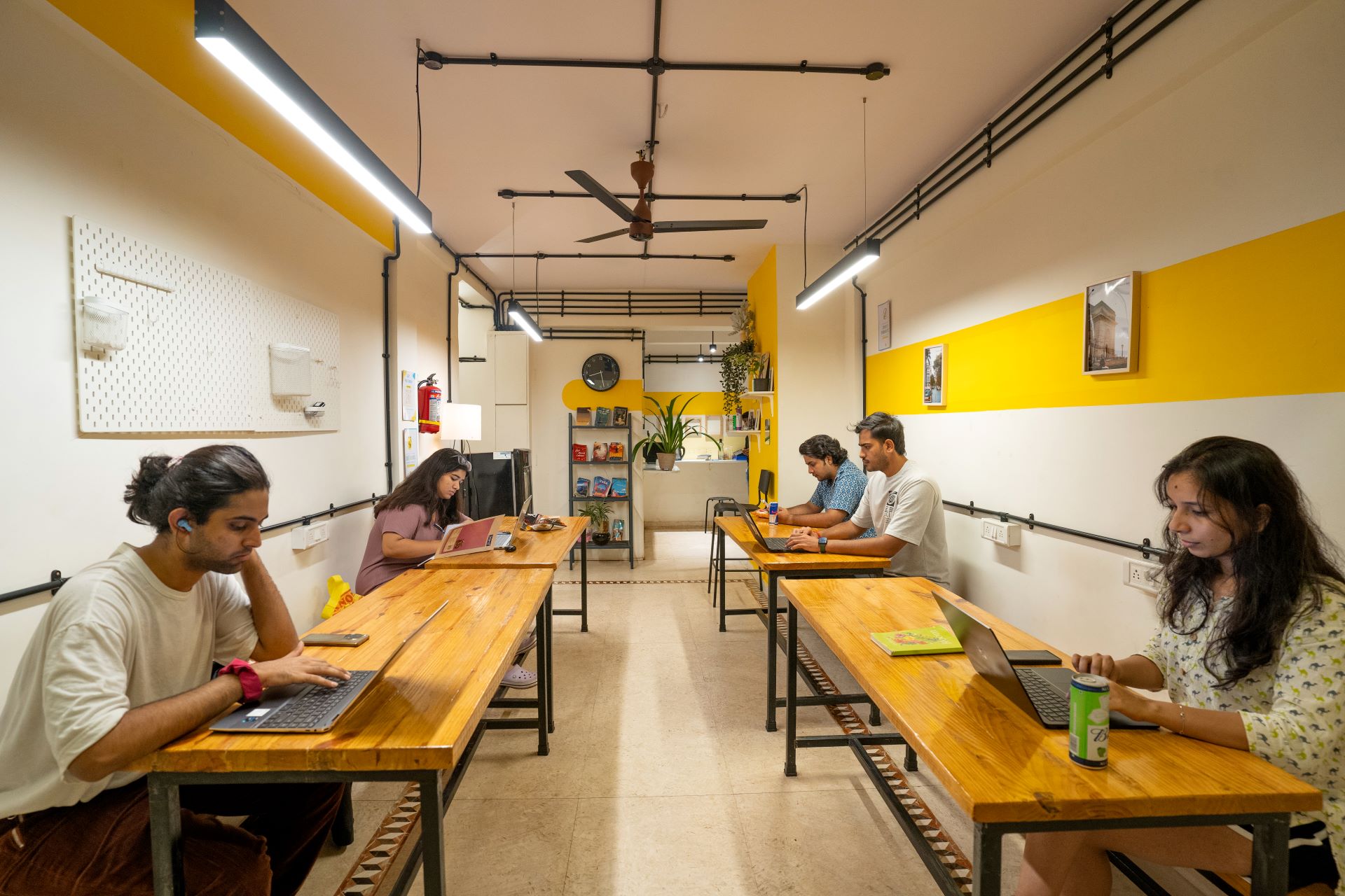 Locomo Hostel Express - Stay Work Eat Mumbai - Reviews, Photos & Offer