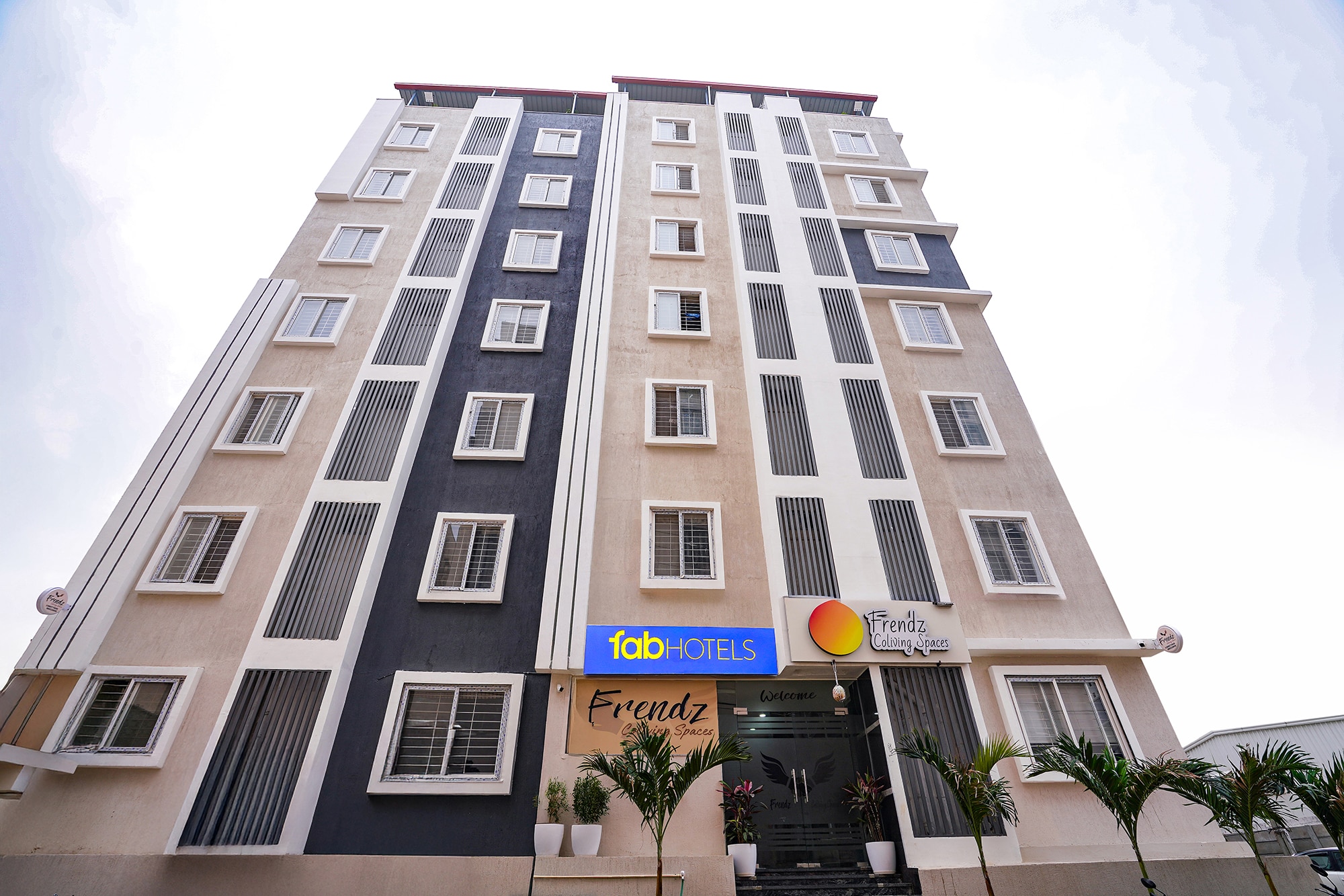 FabHotel Frendz - Nr Hitech City Metro Station 𝗕𝗢𝗢𝗞 Hyderabad Hotel