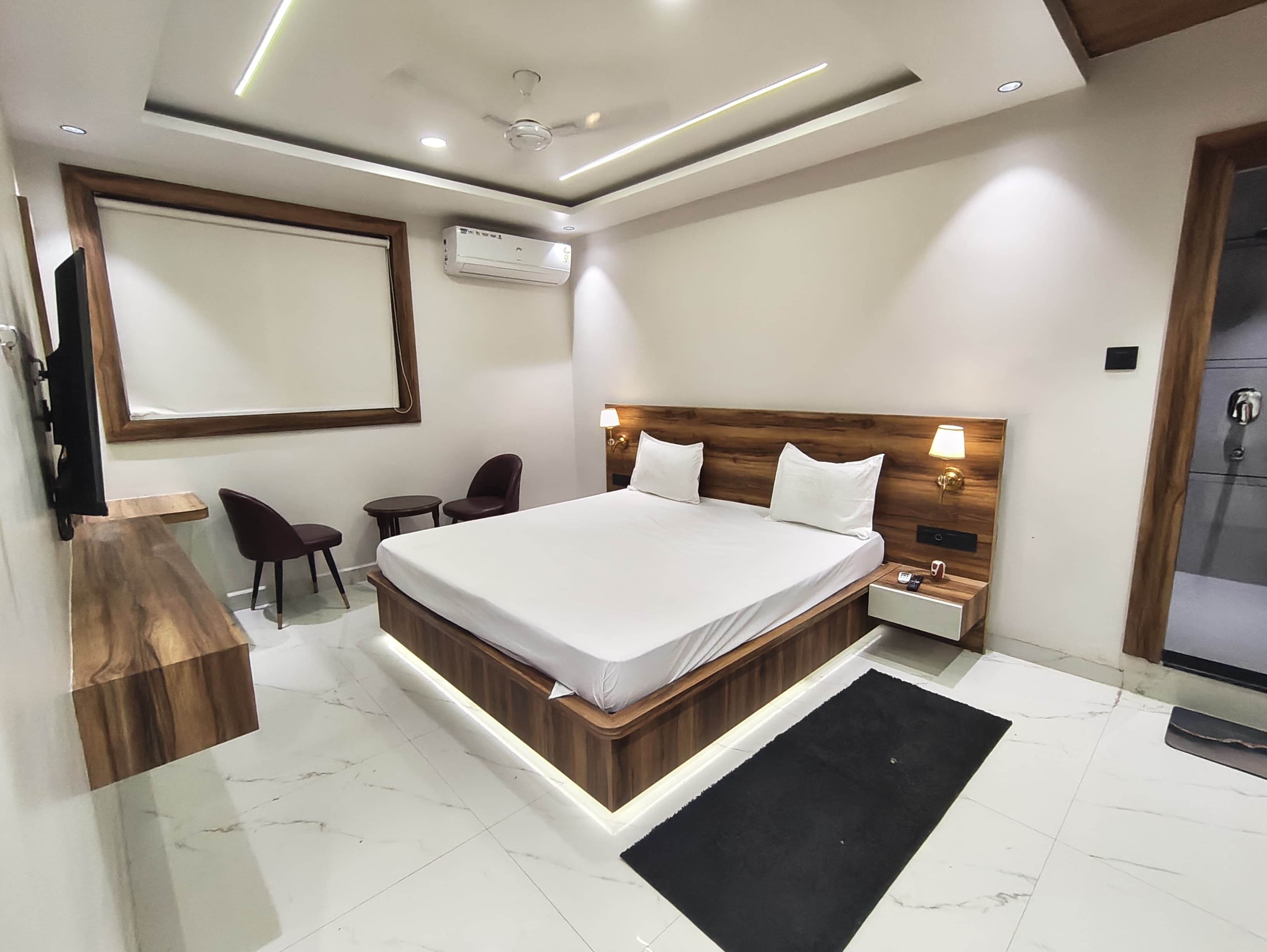 The Naivedyam Dine Inn 𝗕𝗢𝗢𝗞 Nagod Hotel
