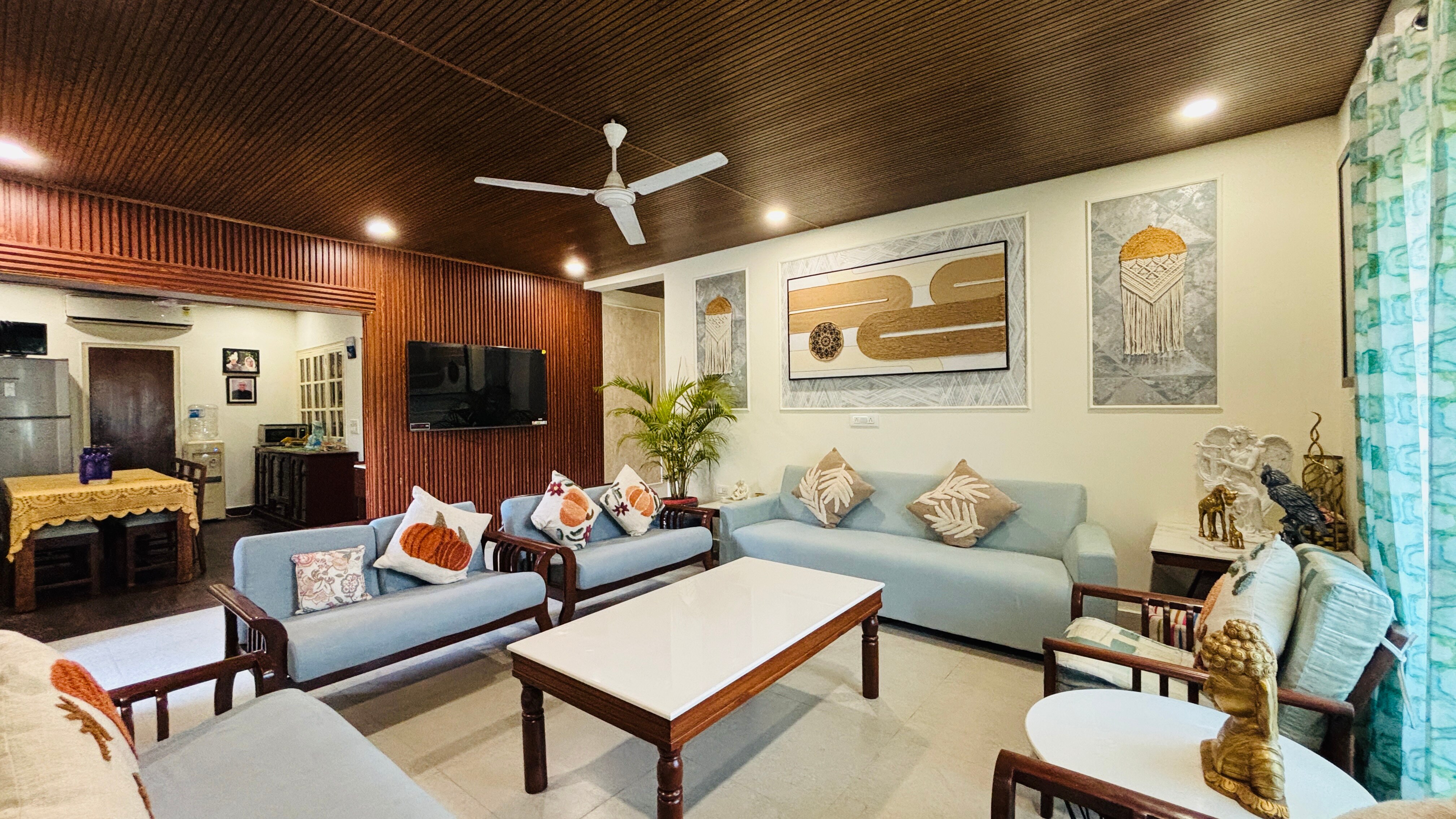 The Singh Farm by Under My Roof in Gurgaon | 4 BHK Cosy Farmhouse 𝗕𝗢𝗢𝗞 ...