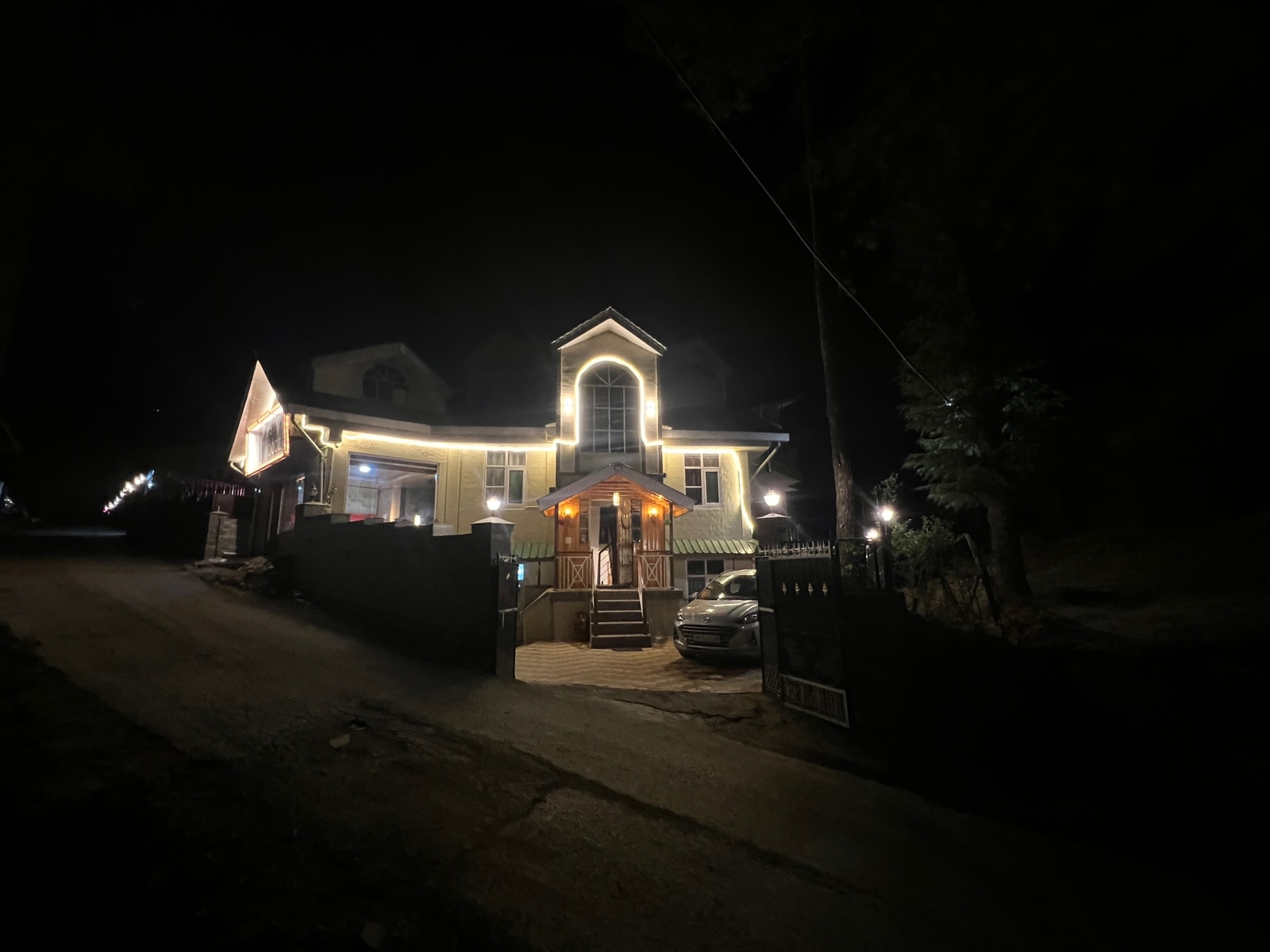 Rustic Woods 𝗕𝗢𝗢𝗞 Mashobra Homestay