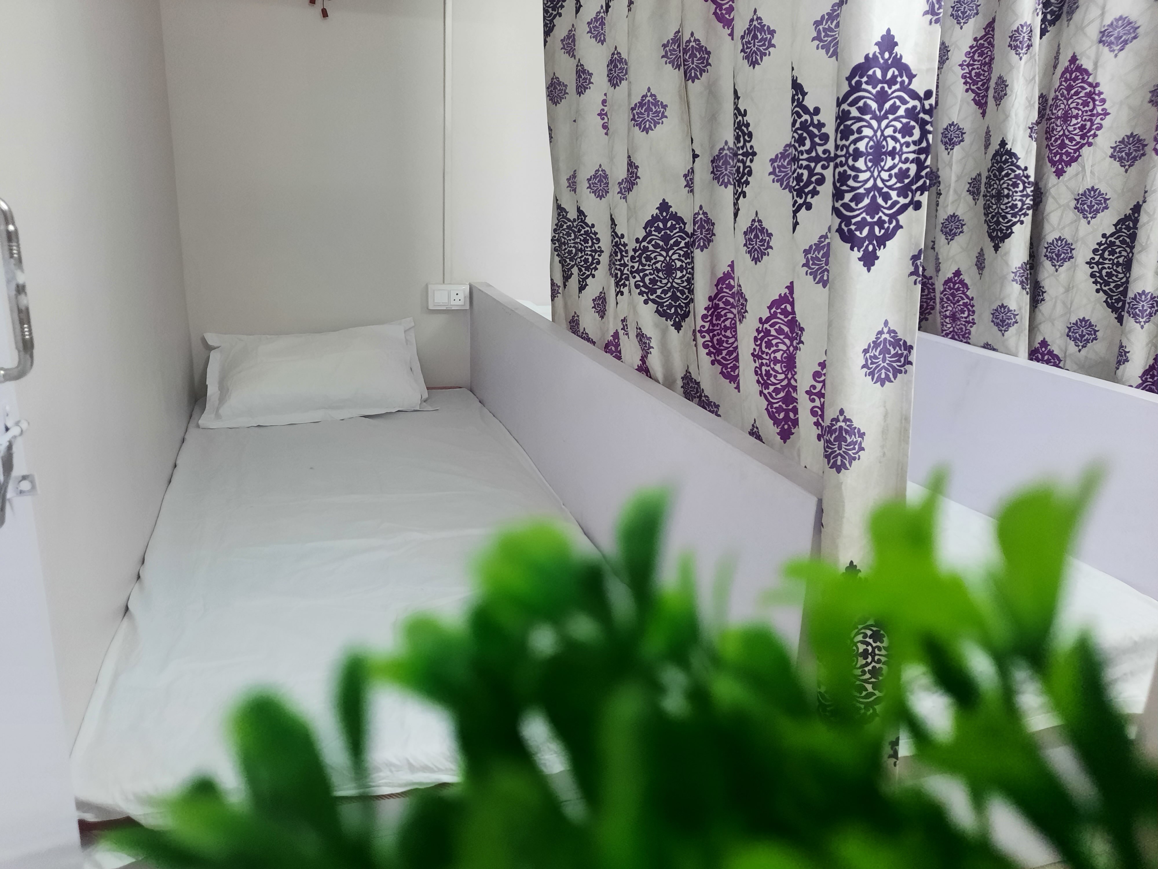 Little While - Homestay & Micro hostel - Metro access 𝗕𝗢𝗢𝗞 Kolkata Hostel