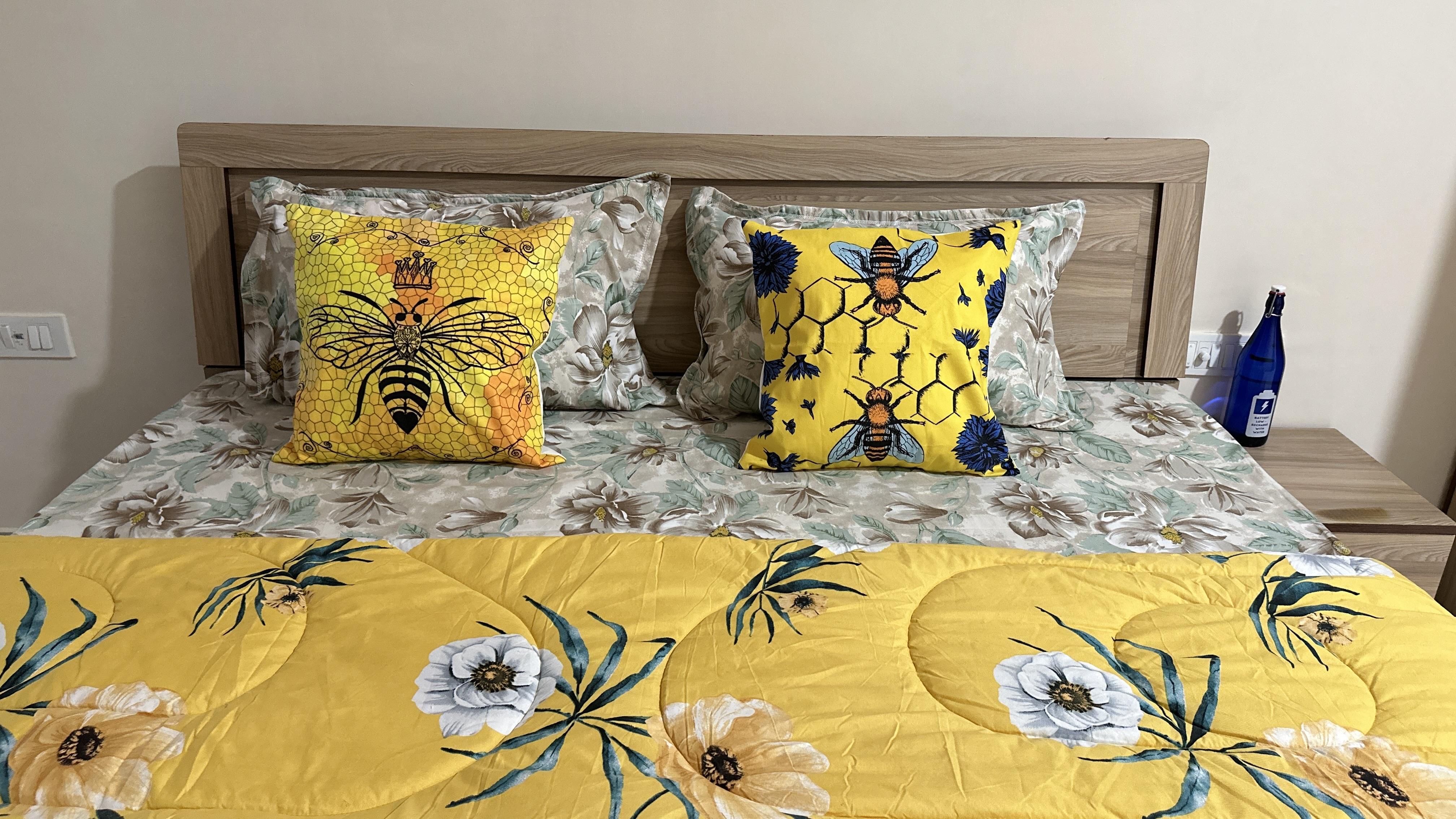 Bumble bee 𝗕𝗢𝗢𝗞 Jaipur Apartment